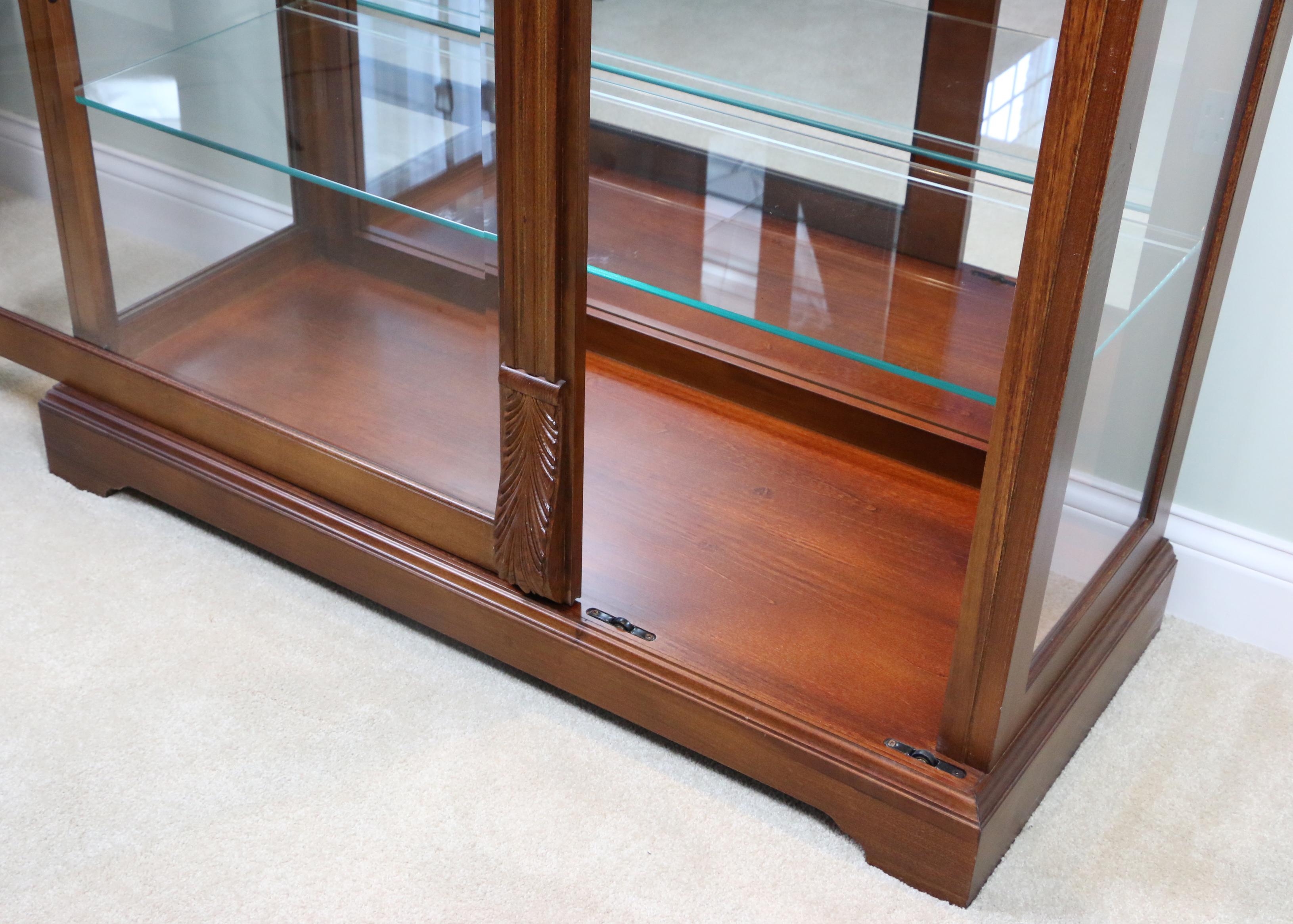 Pulaski Furniture Wood Illuminated Display Cabinet, Late 20th Century ...