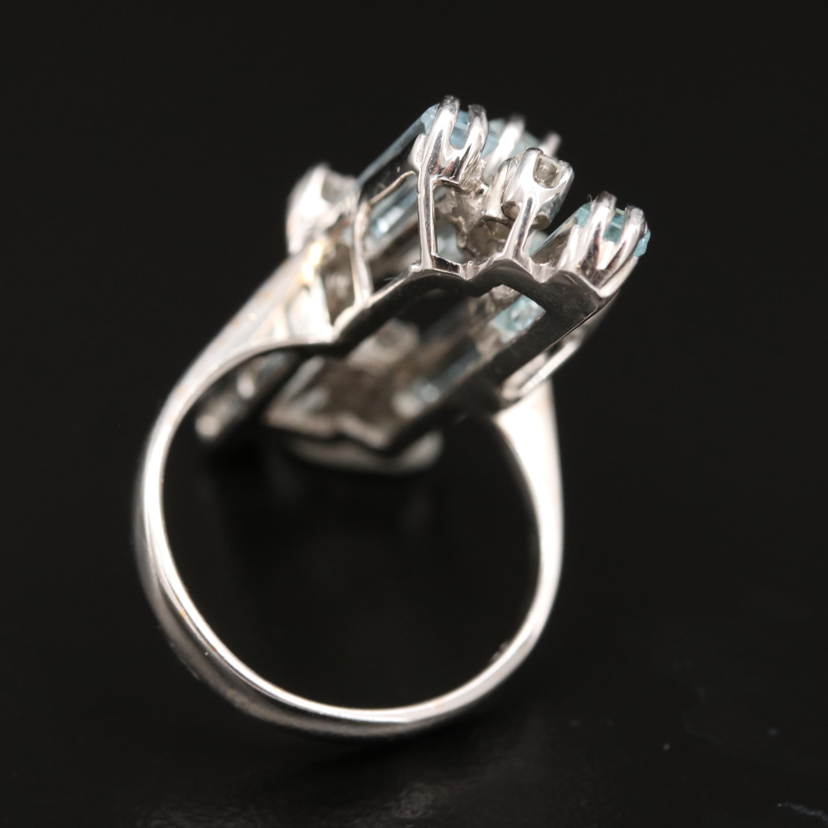 18K Aquamarine and Diamond Pointer Ring | EBTH