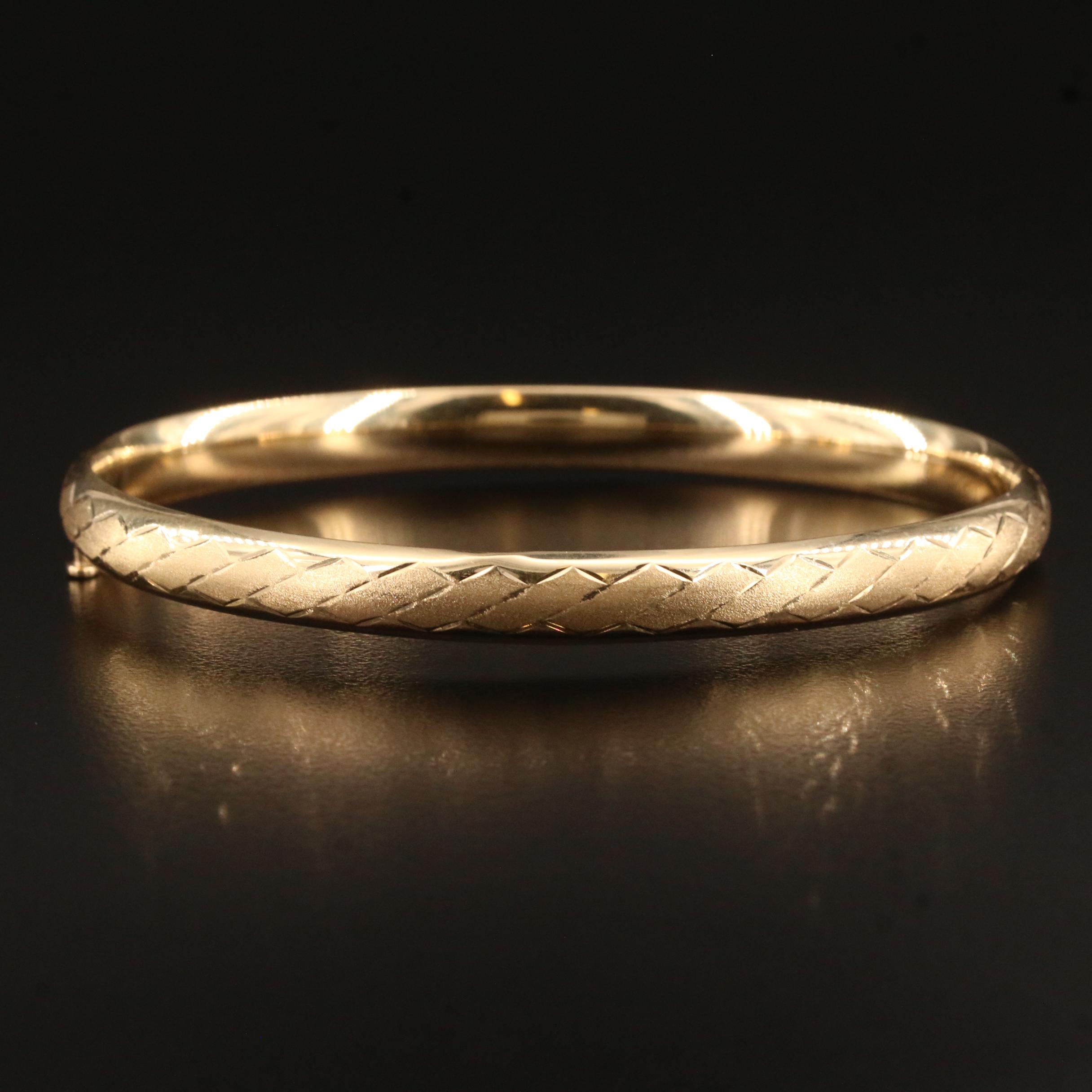 Michael Anthony 14K Hinged Bangle Featuring Etched Design | EBTH