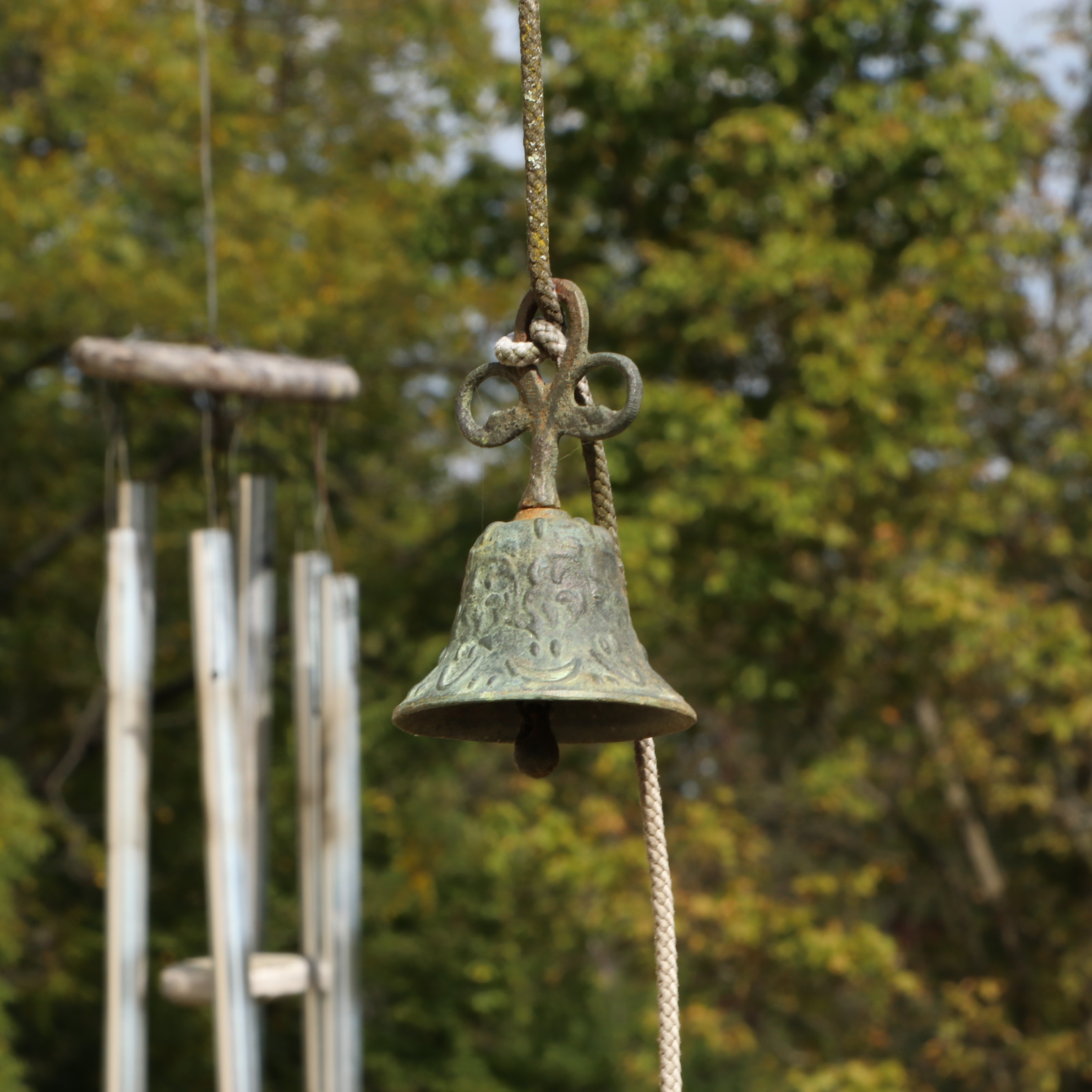 C.S. Bell Cast Steel Postmount Farm Bell, Late 19th Century | EBTH