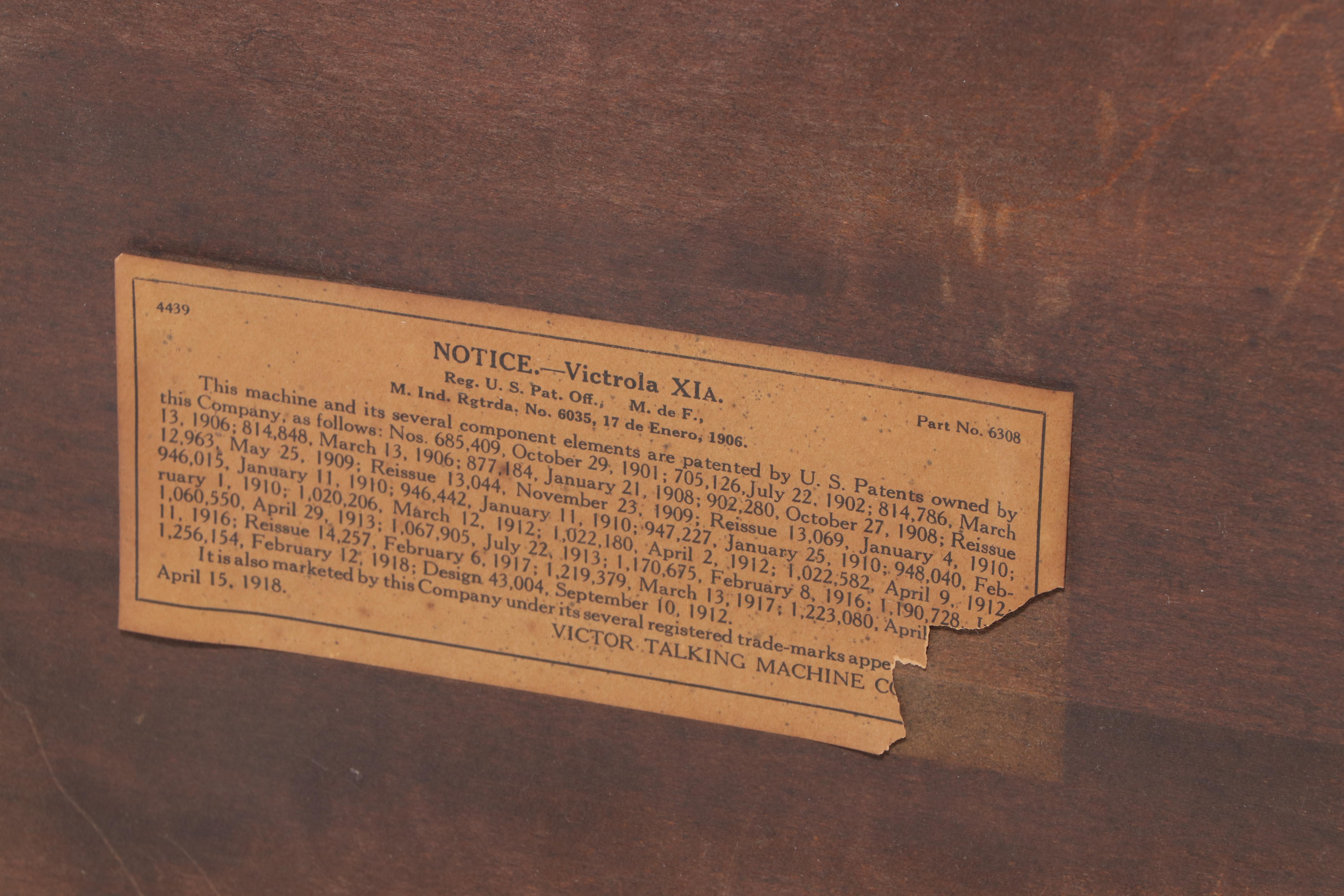 Victrola-Victor Record Player in Oak Cabinet Stand, Early 1919 | EBTH
