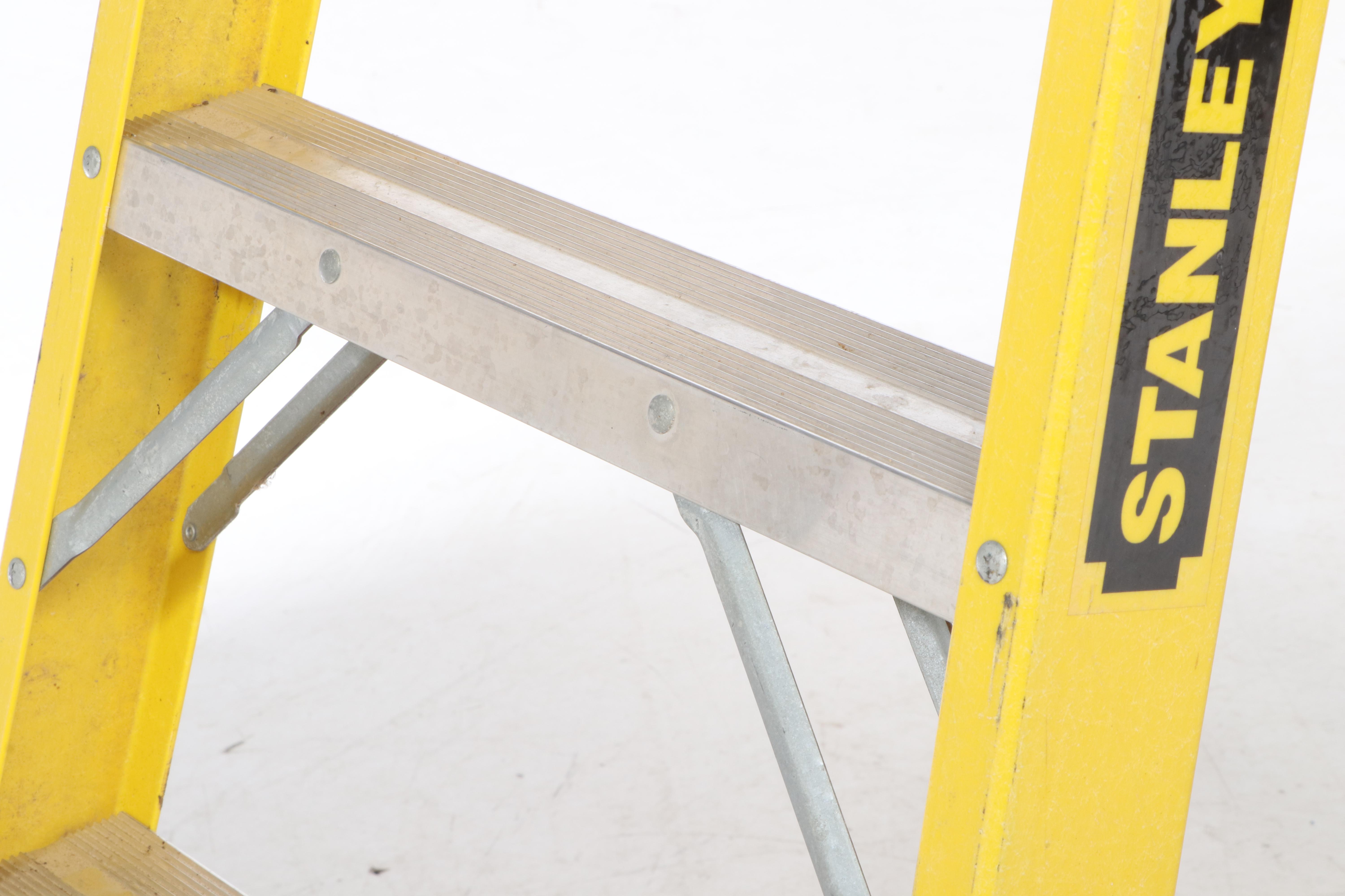 Stanley Fiberglass and Aluminum 8-Foot Step Ladder | EBTH
