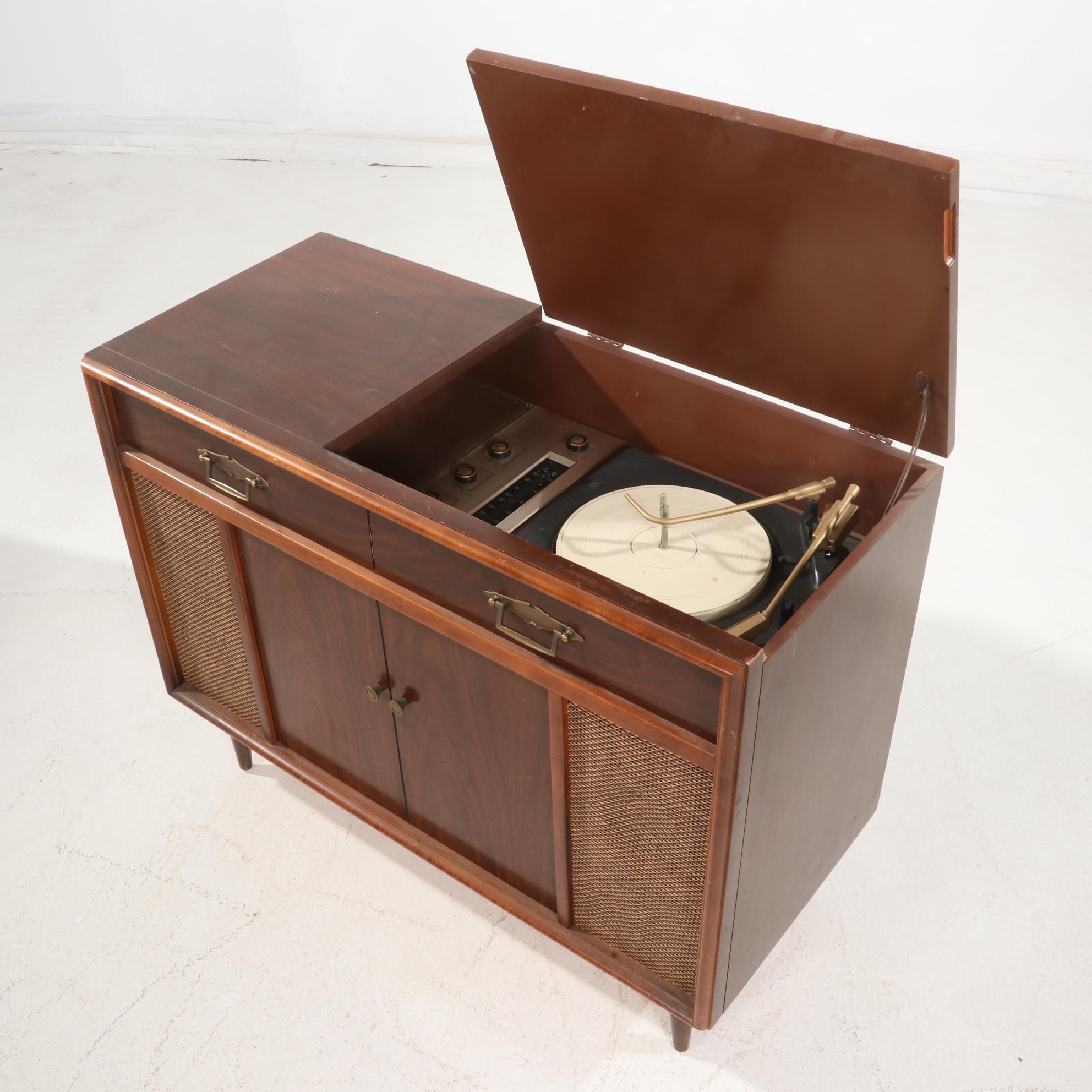 Ambassador Radio and Turntable Console, Mid-20th Century | EBTH