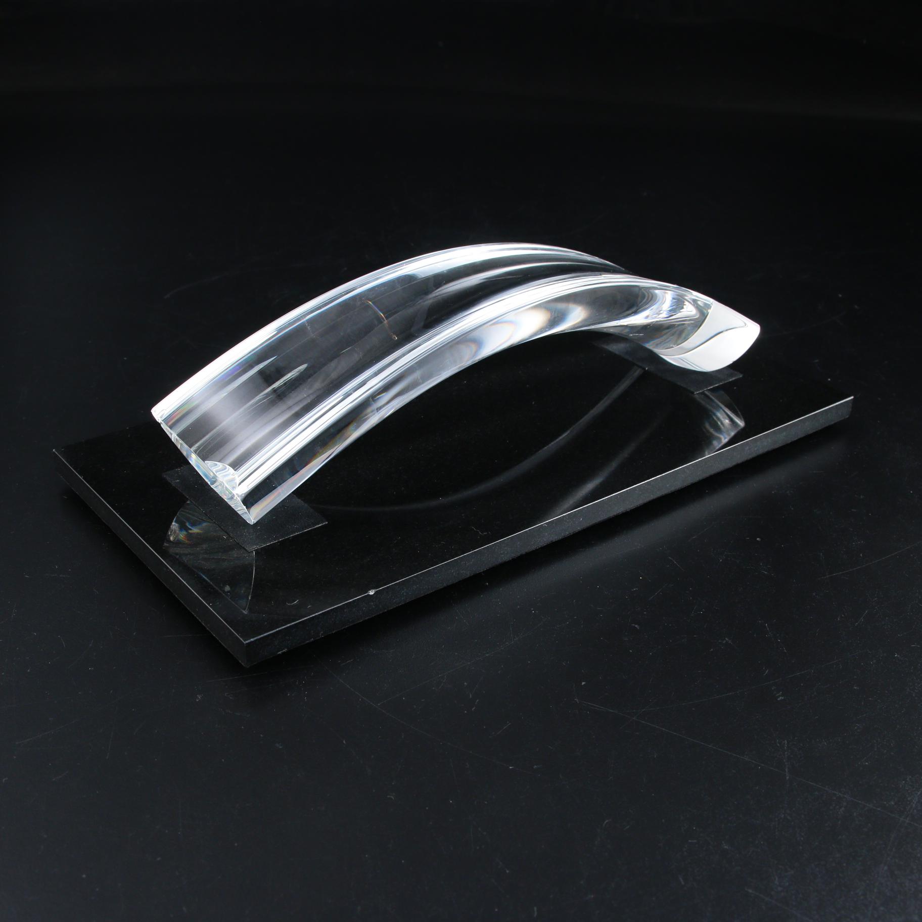 Robert Eickholt Signed Art Glass Paperweight, 1986 | EBTH