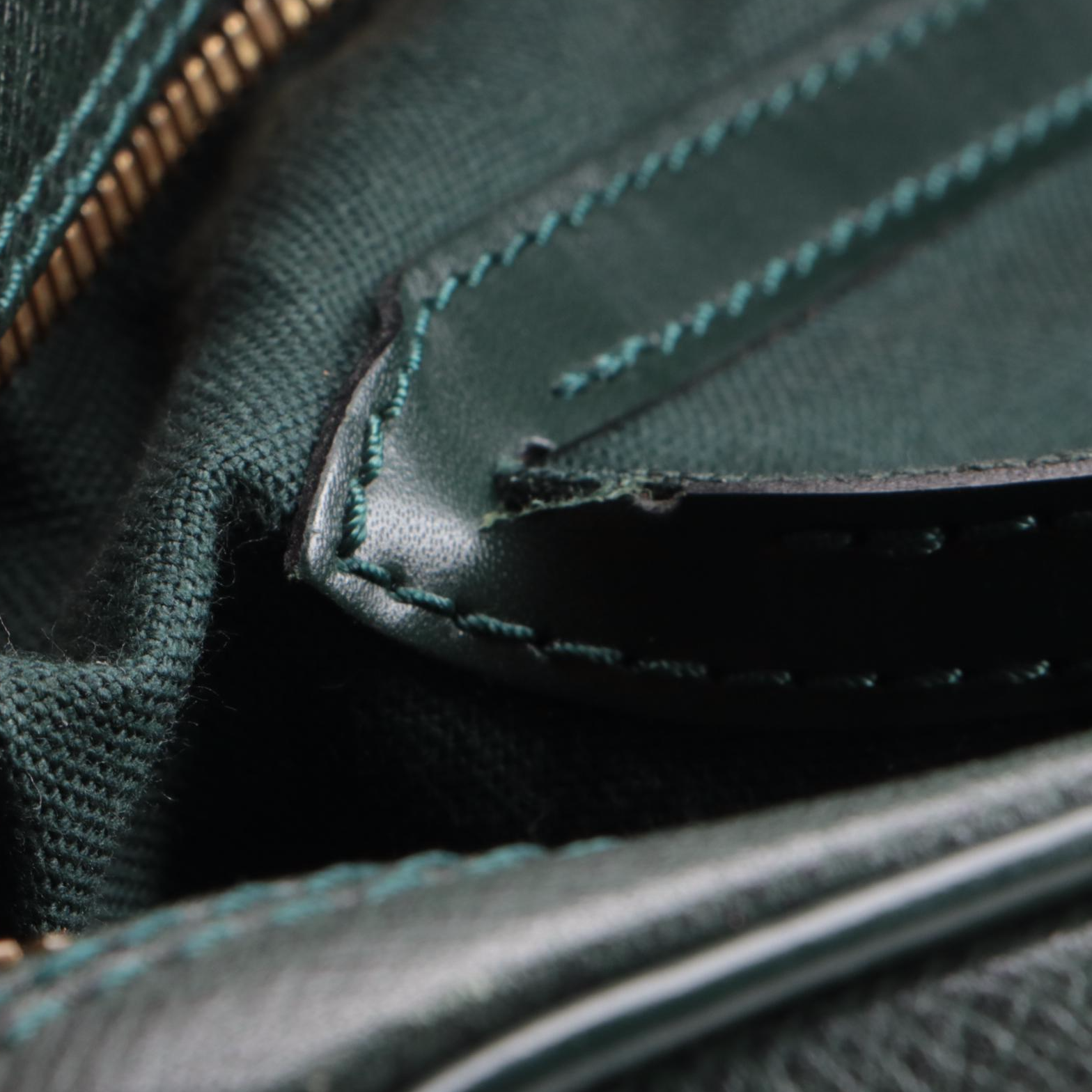 Louis Vuitton Reporter Messenger Bag in Green Epicea Taïga Leather | EBTH