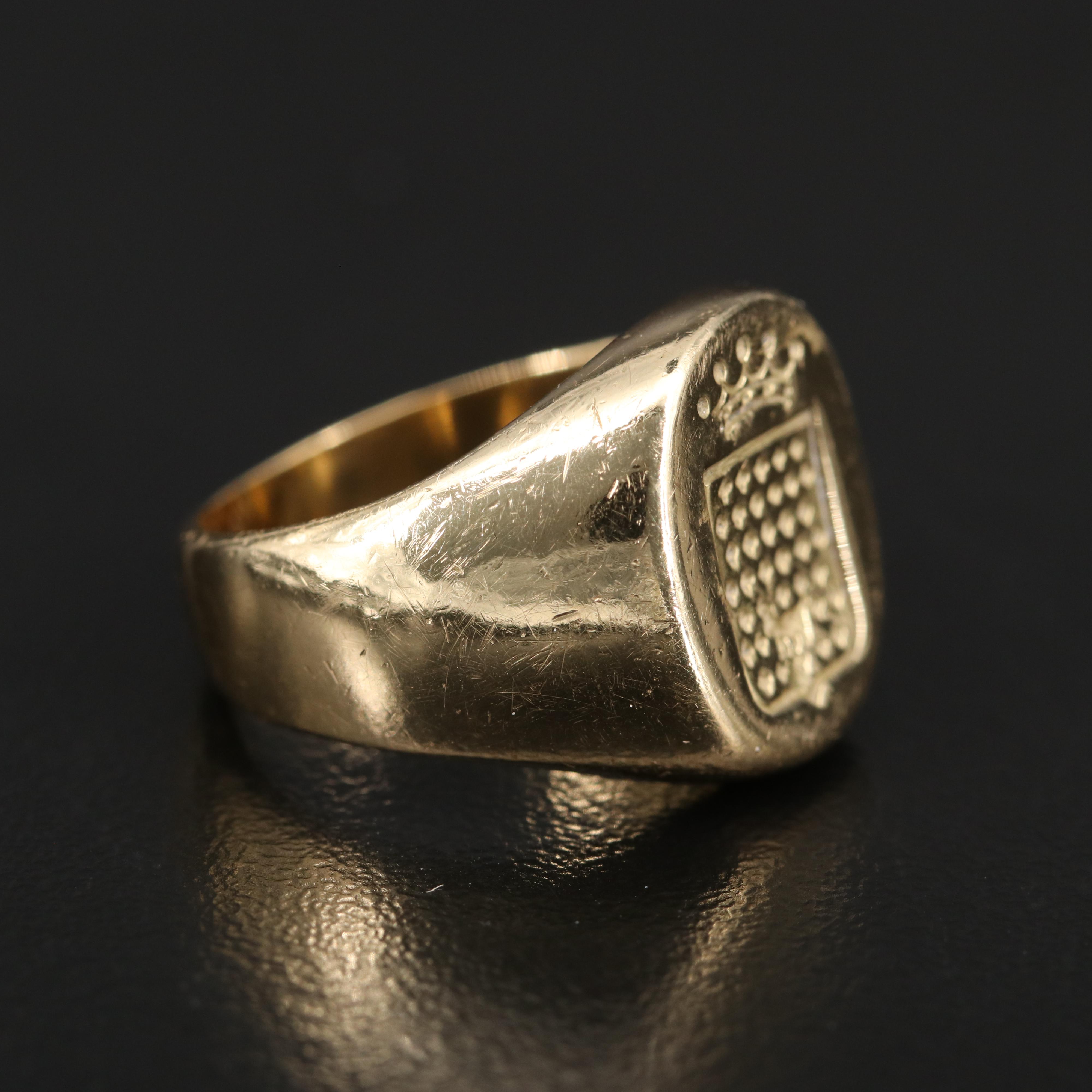 18K Signet Ring with Crown Emblem | EBTH