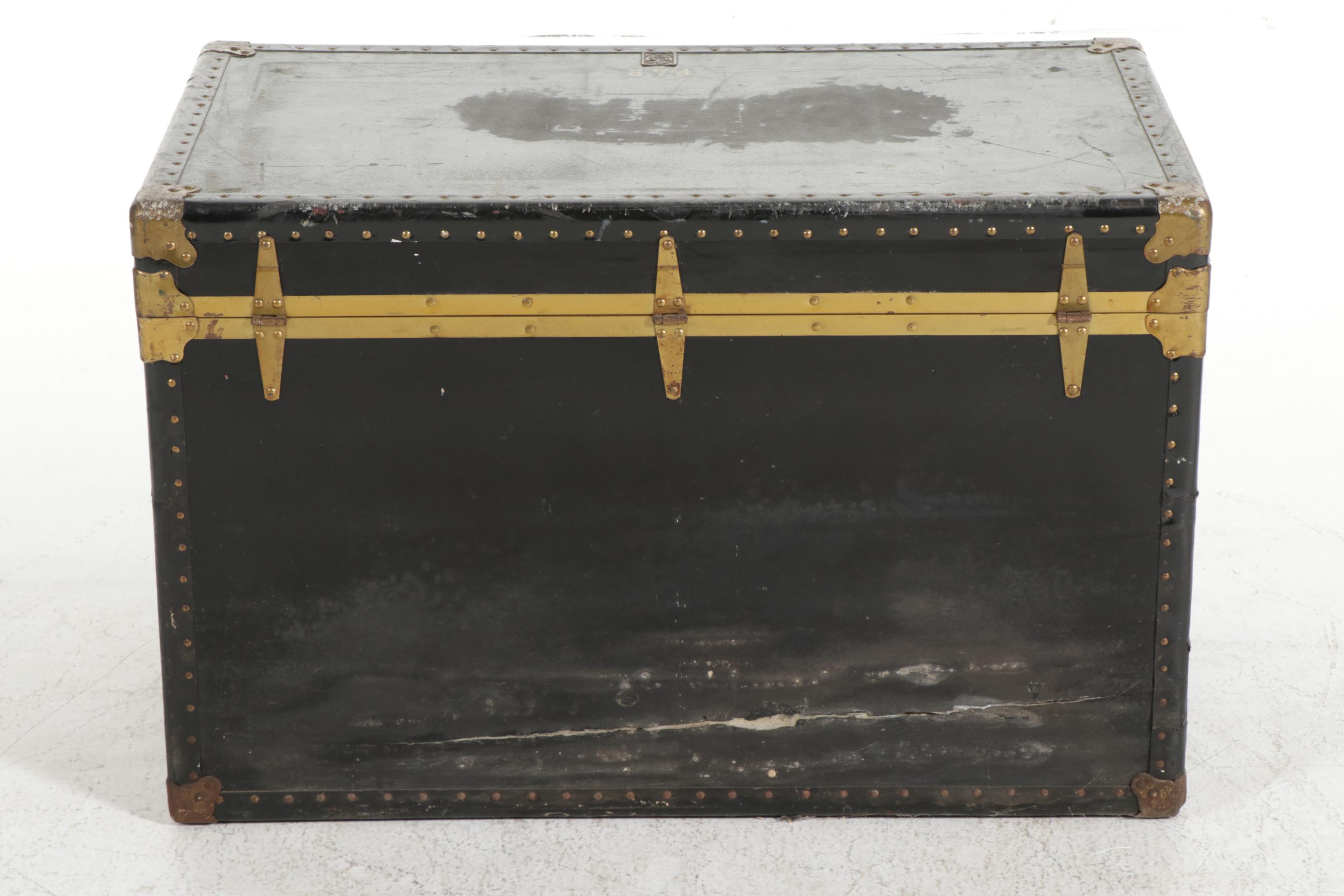 US Trunk Company Steamer Trunk, Mid-20th Century | EBTH