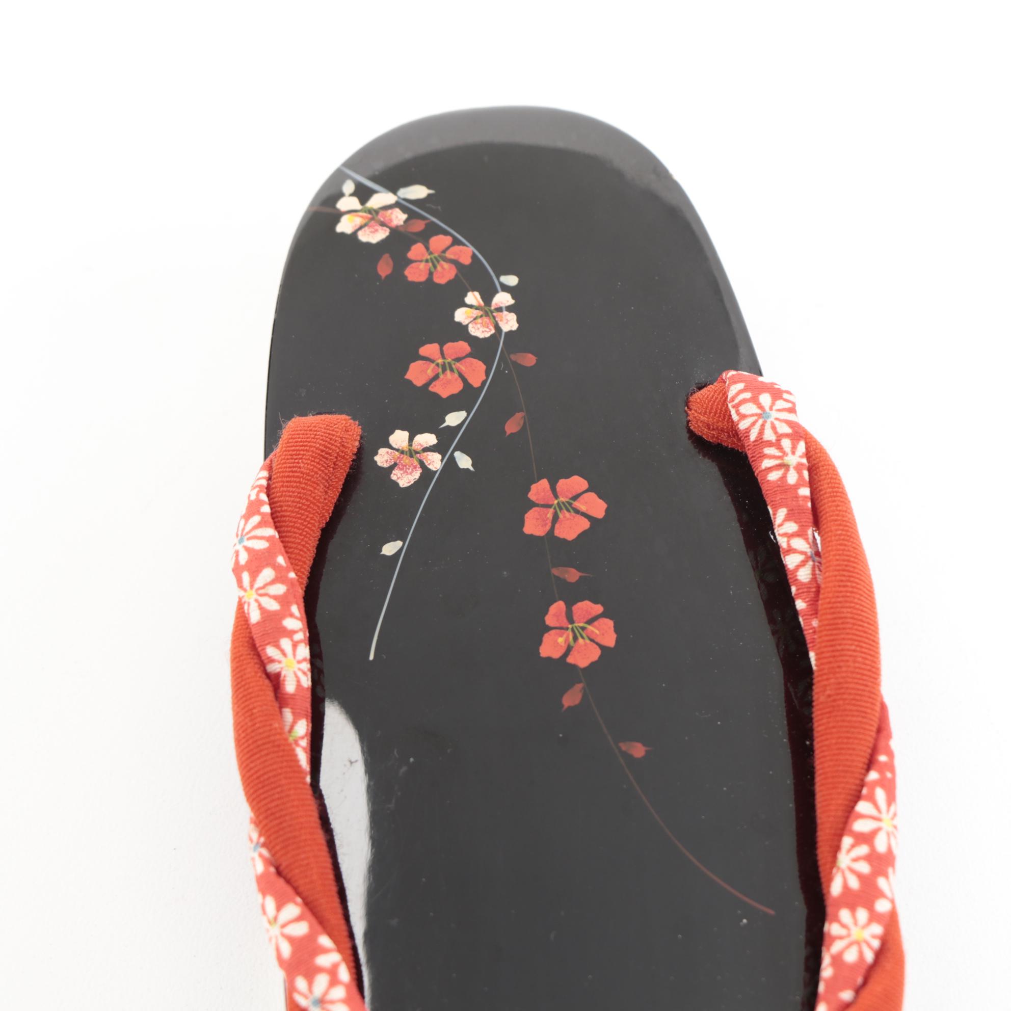 Japanese Zori Style Sandals in Lacquered Wood with Foam Soles | EBTH