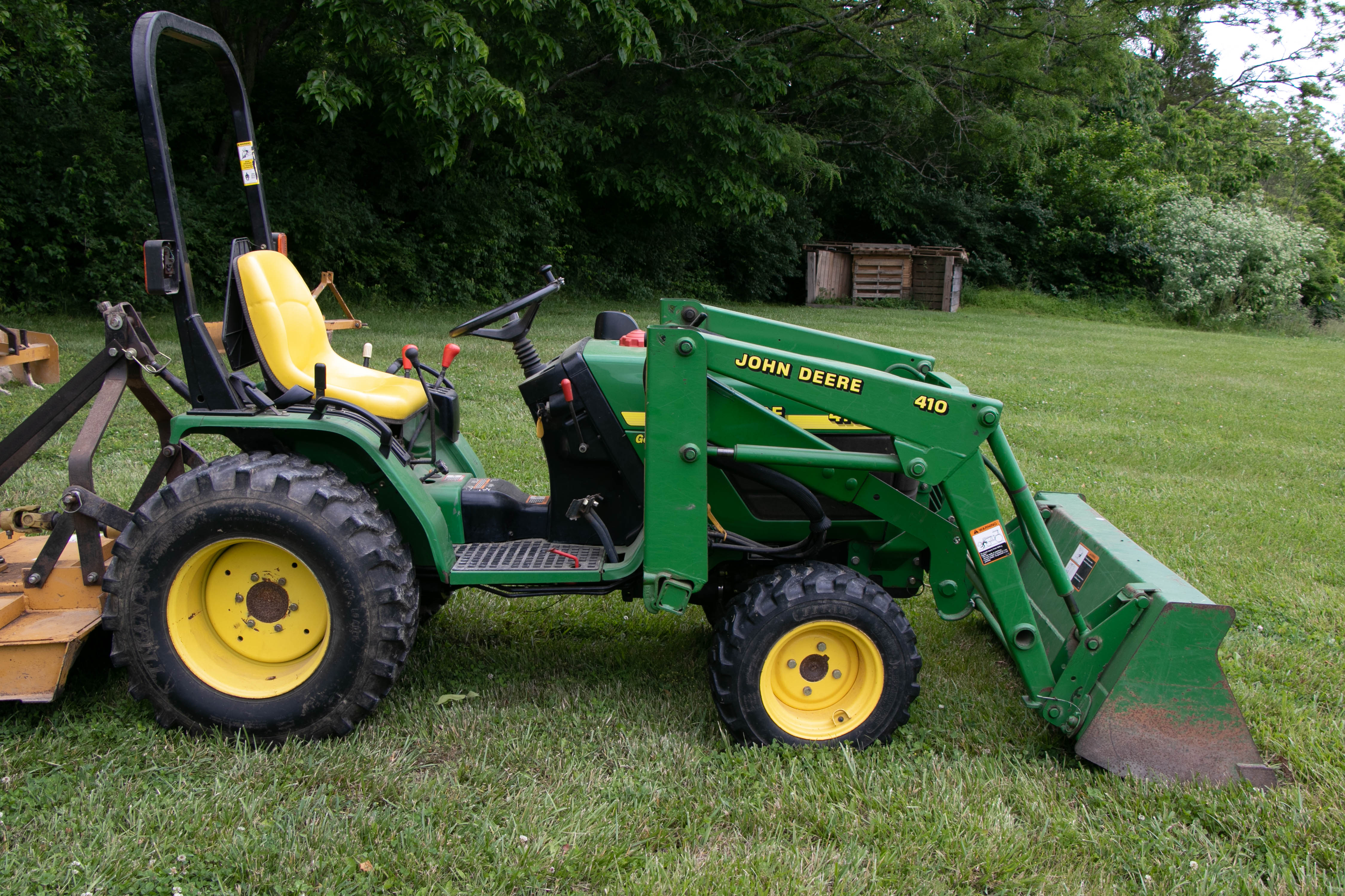 2000 John Deere 4100 Tractor with Front End Loader and King Kutter ...