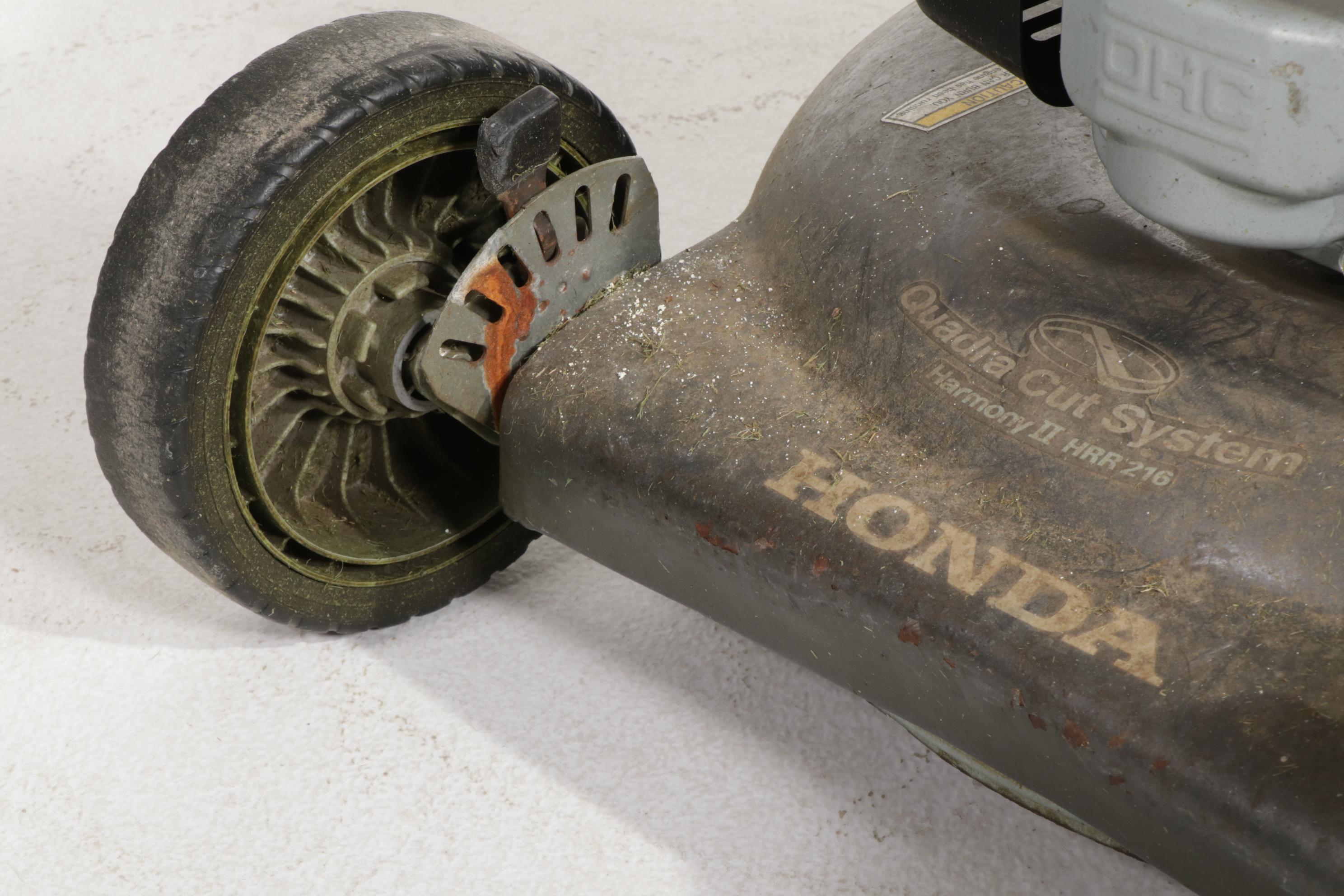 Honda Harmony II HRR216 Self Propelled Gas Powered Lawnmower | EBTH