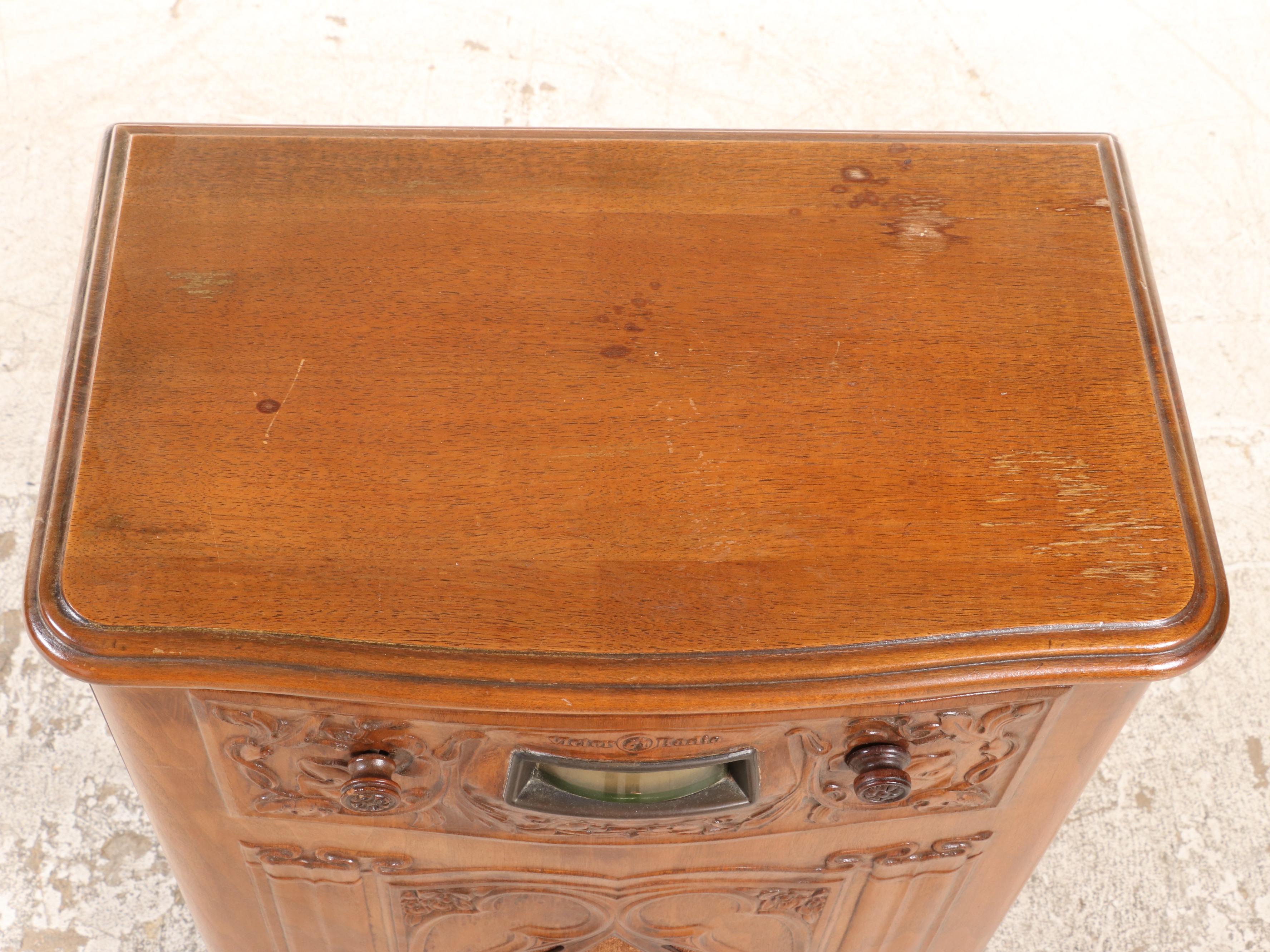 Victor Walnut Veneer Presswood Carved Front R-15 Radio Receiver, Circa ...