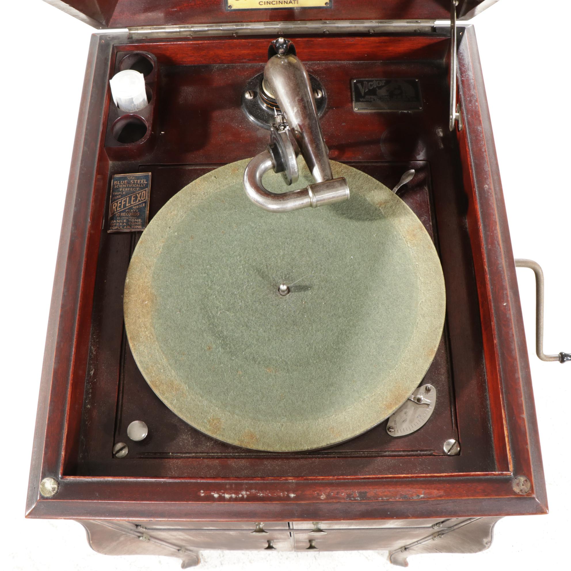 Victor Victrola VV-X Hand-Crank Phonograph in Walnut Floor Cabinet ...
