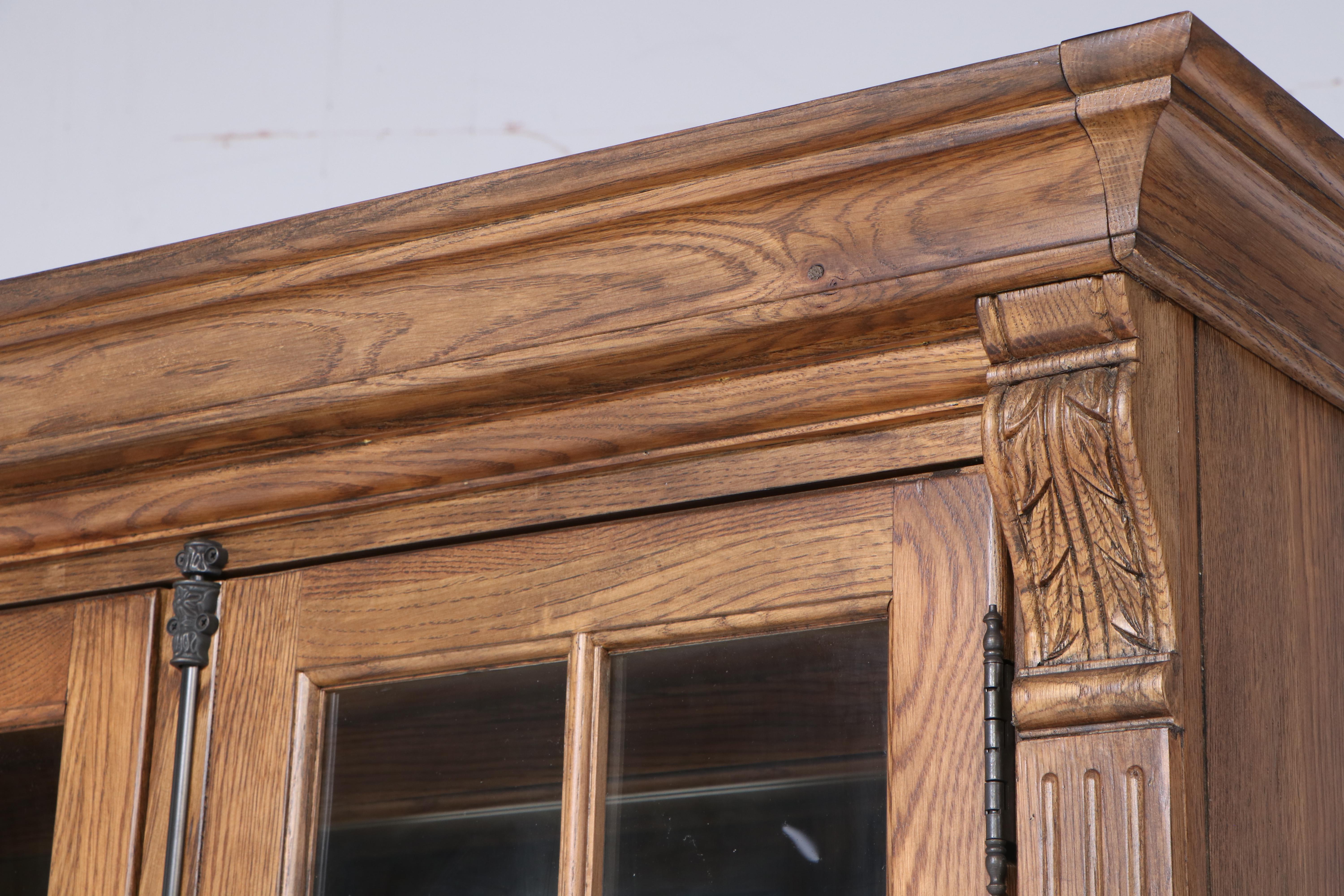 Havertys "Avondale II" Oak and Ash Display Cabinet | EBTH