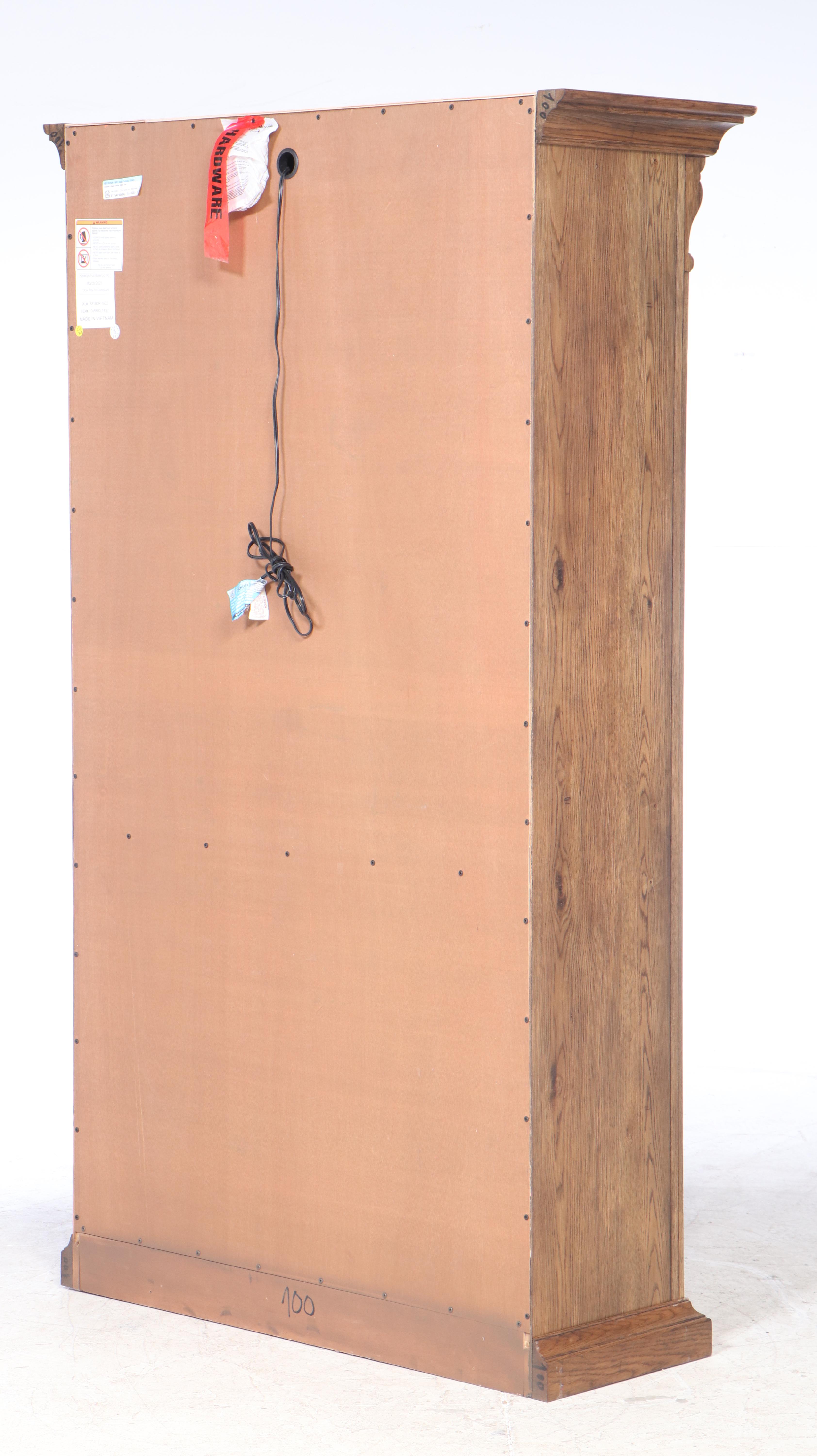 Havertys "Avondale II" Oak and Ash Display Cabinet | EBTH