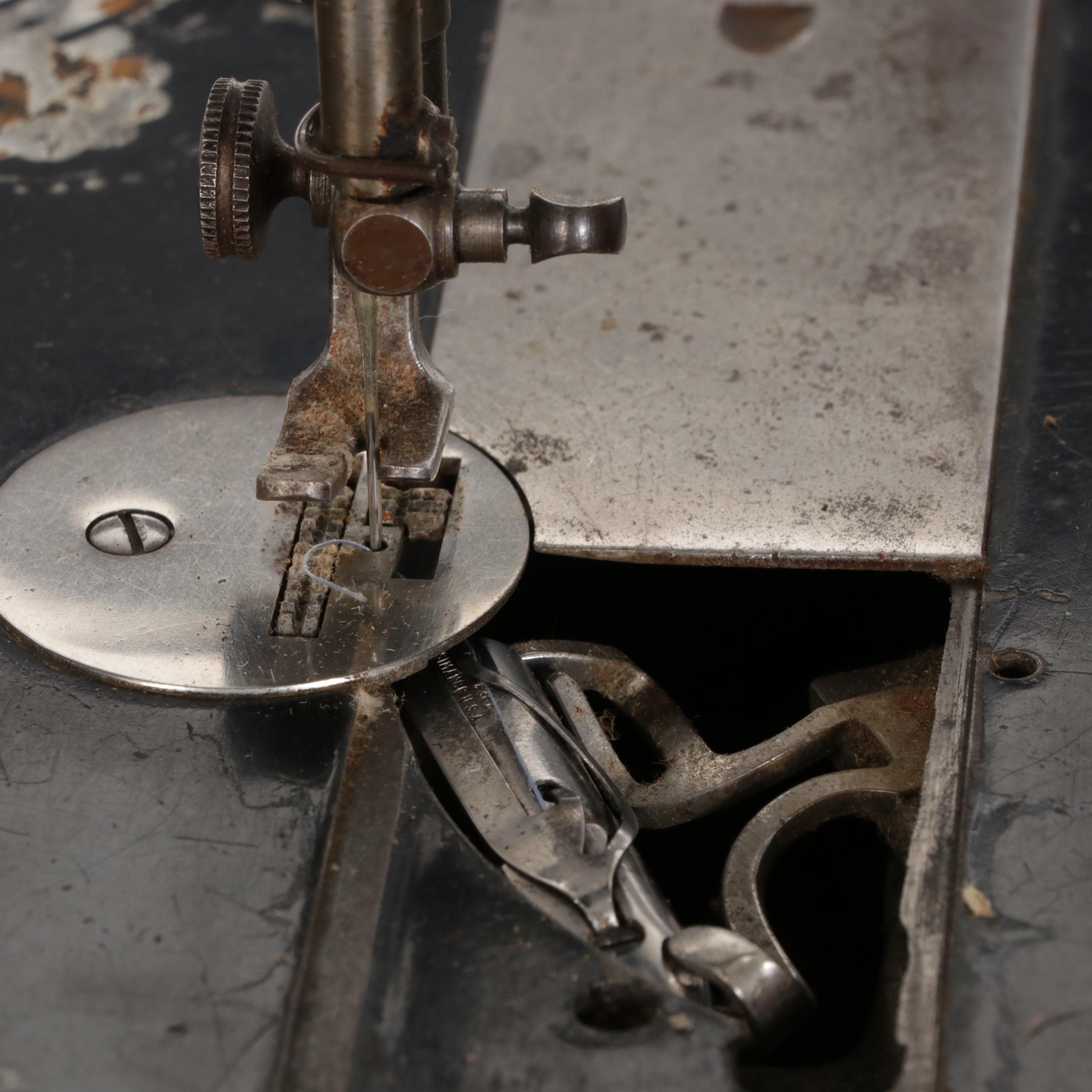 Singer Class 28 K Treadle Sewing Machine With Original Singer Cabinet ...