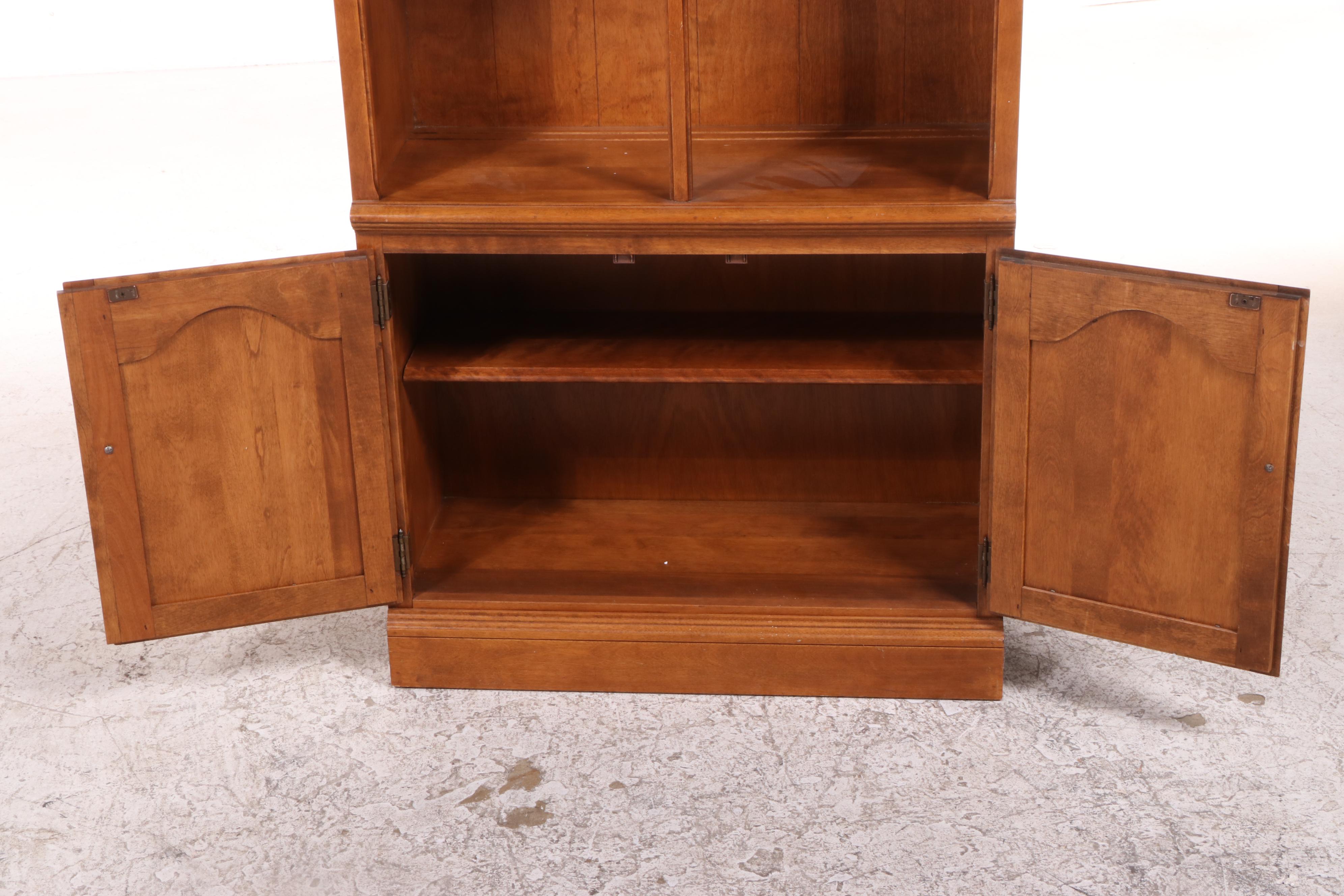 Ethan Allen Colonial Style Maple Bookcase, Late 20th Century | EBTH