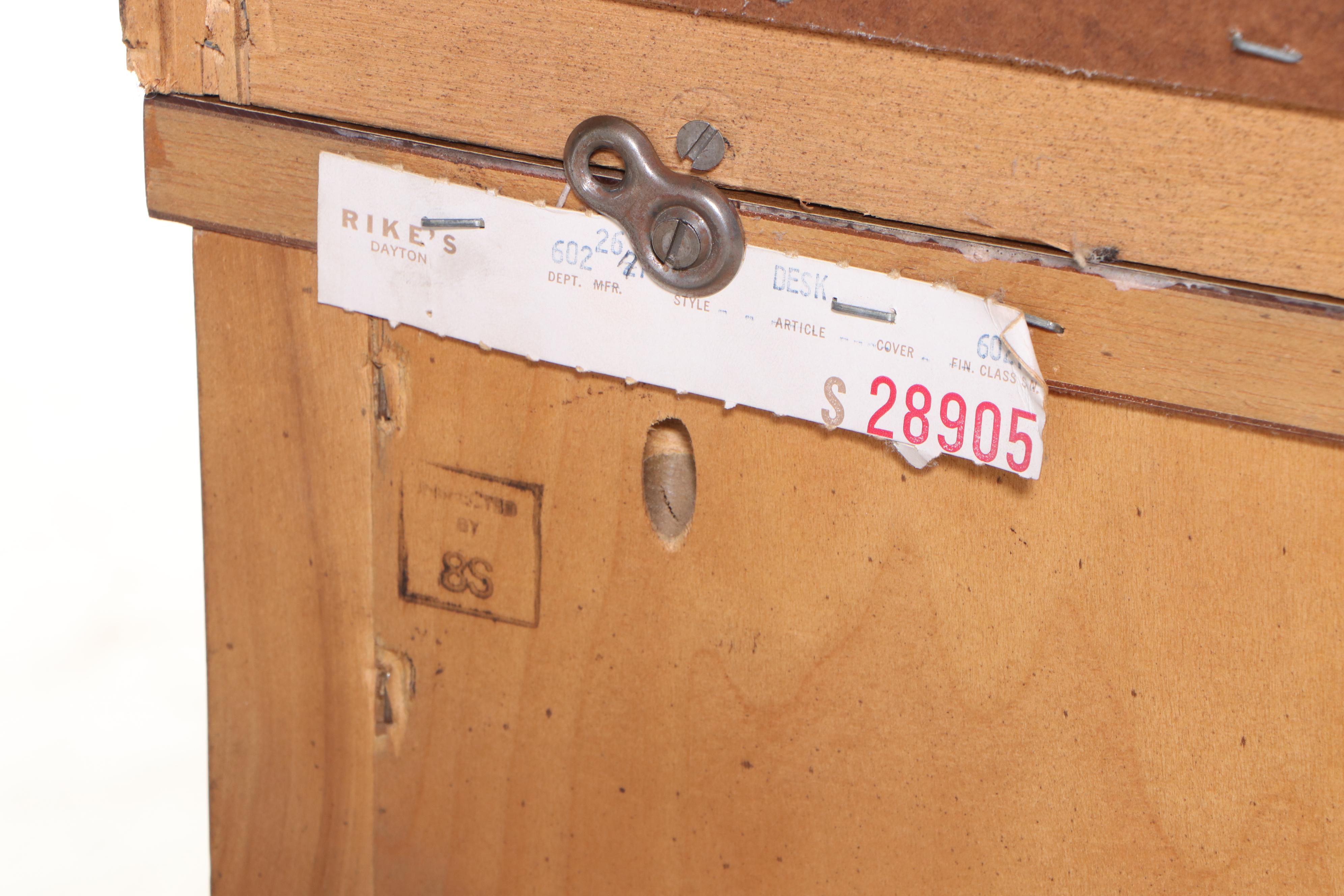 Basic-Witz French Provincial Style Walnut-Stained Desk with Hutch | EBTH