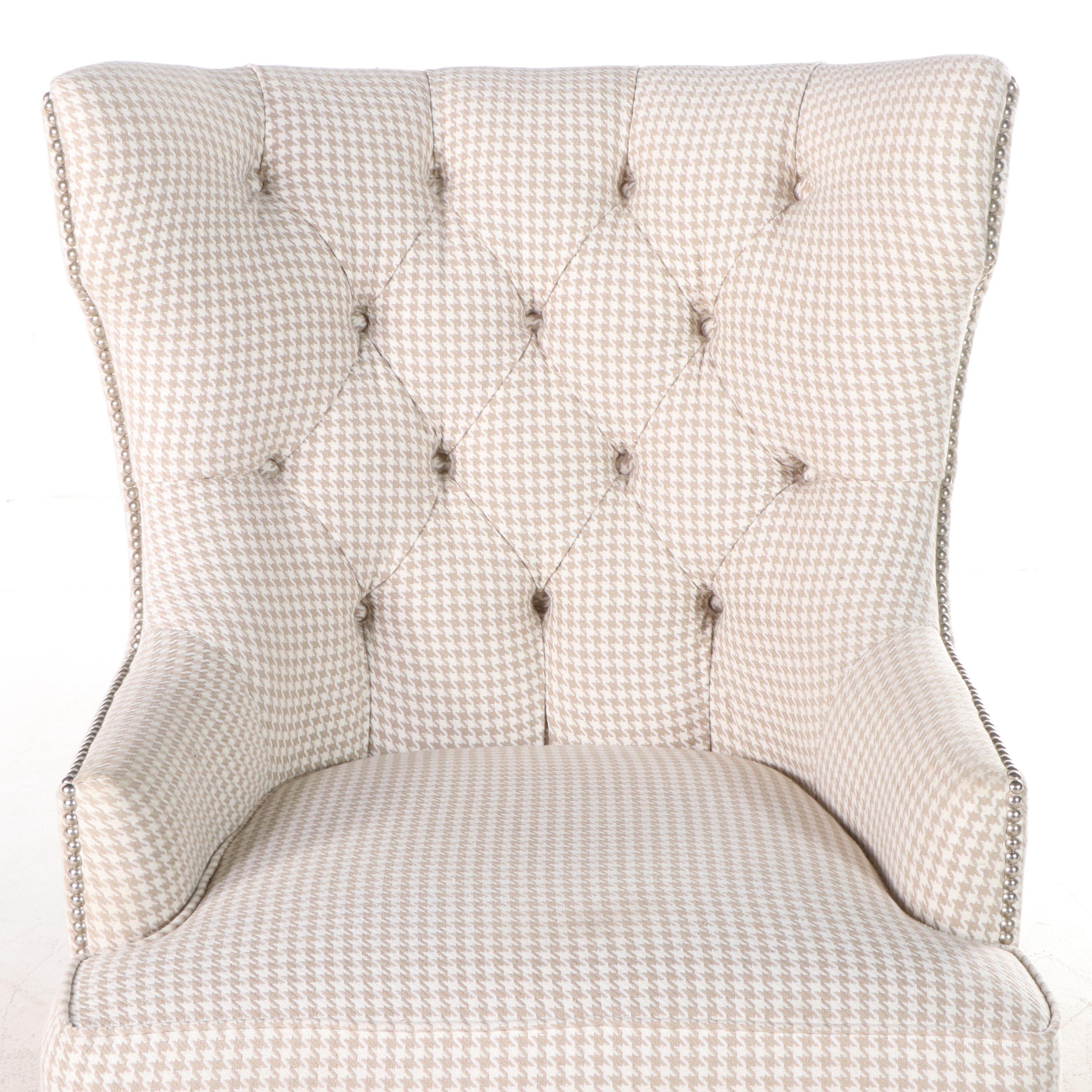 Huntington House Hounds Tooth Upholstered Lounge Chair | EBTH