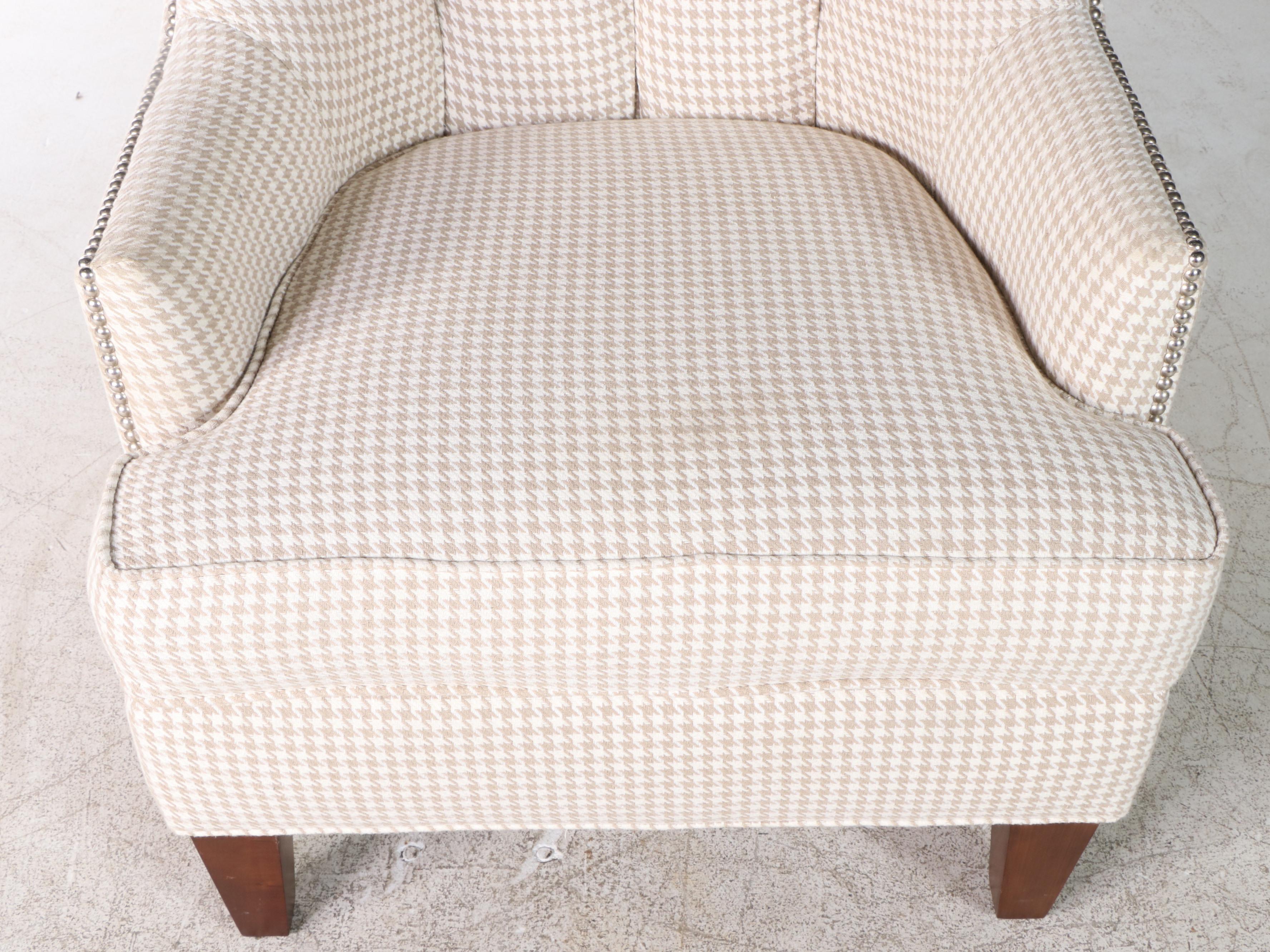 Huntington House Hounds Tooth Upholstered Lounge Chair | EBTH
