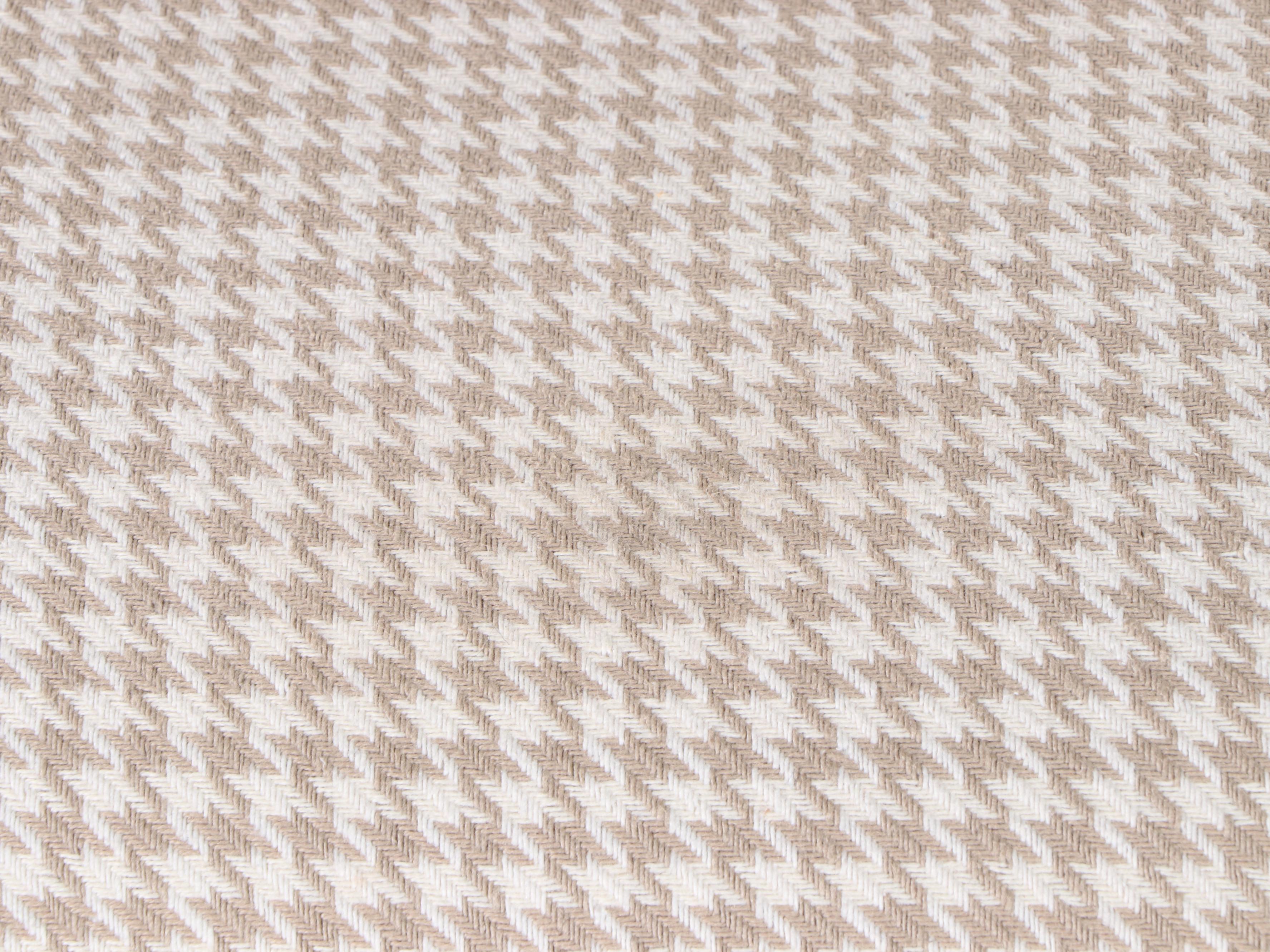 Huntington House Hounds Tooth Upholstered Lounge Chair | EBTH