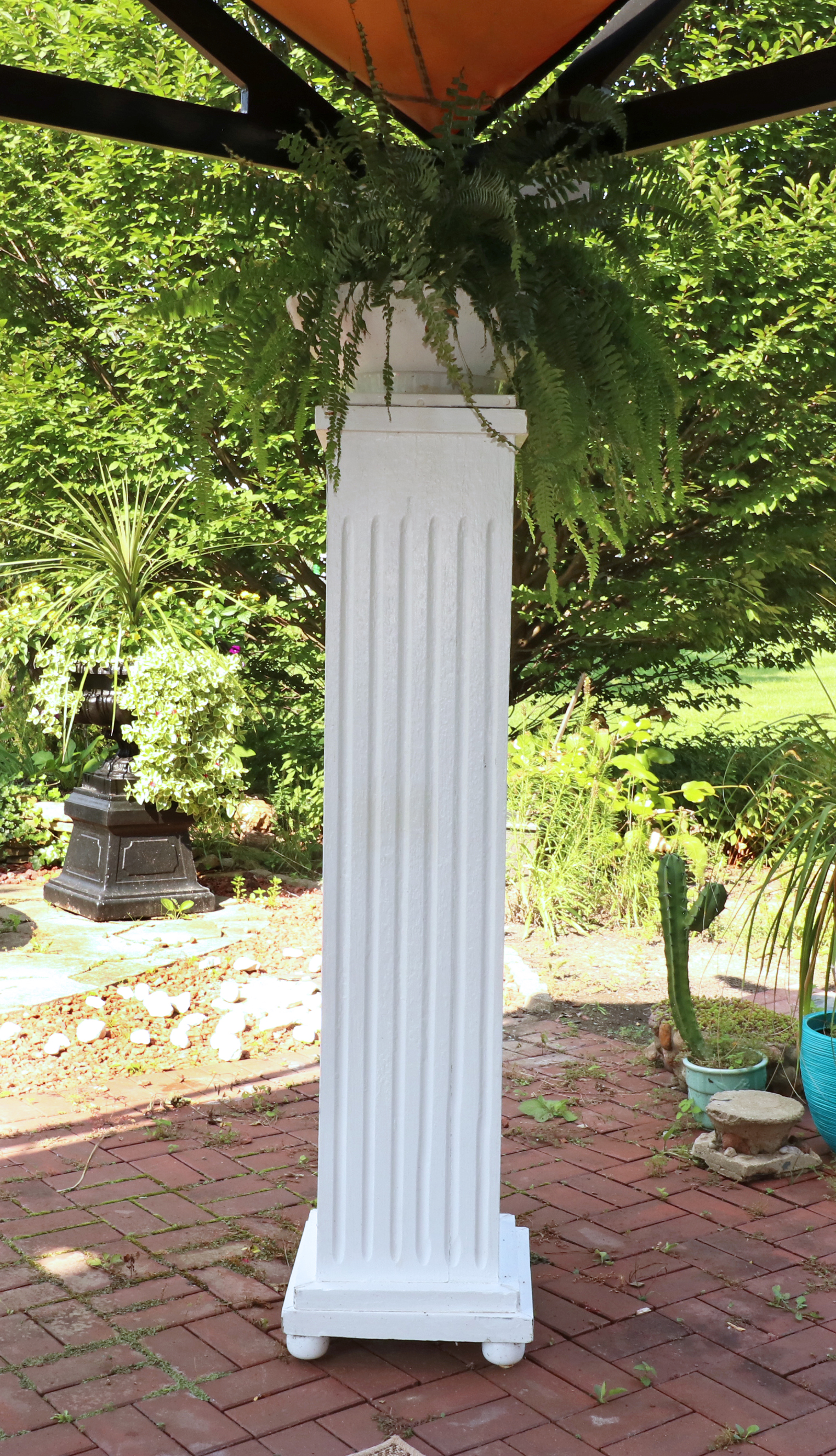 Pair of Painted Wood Fluted Pillar Columns with Planters | EBTH