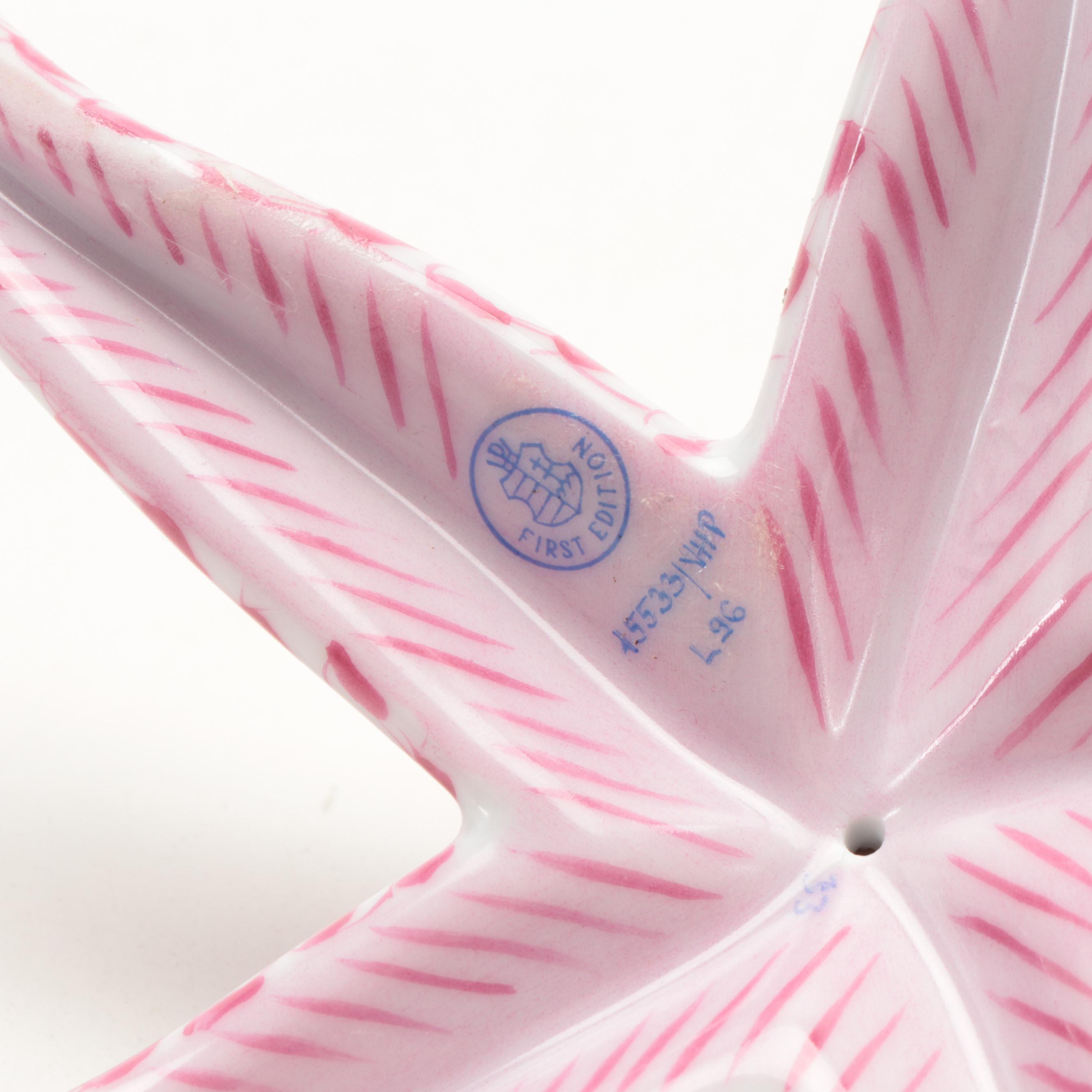 Herend Raspberry Fishnet with Gold Porcelain Starfish Figurine, 1996 | EBTH