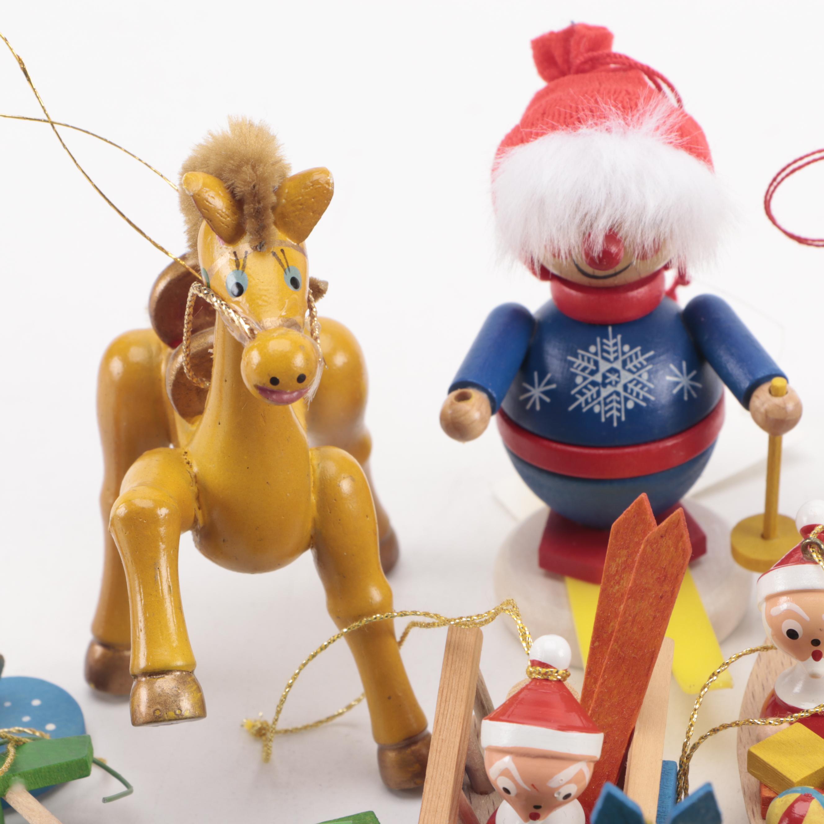 Russian Folk Art with Pulley Puppets and Other Ornaments | EBTH