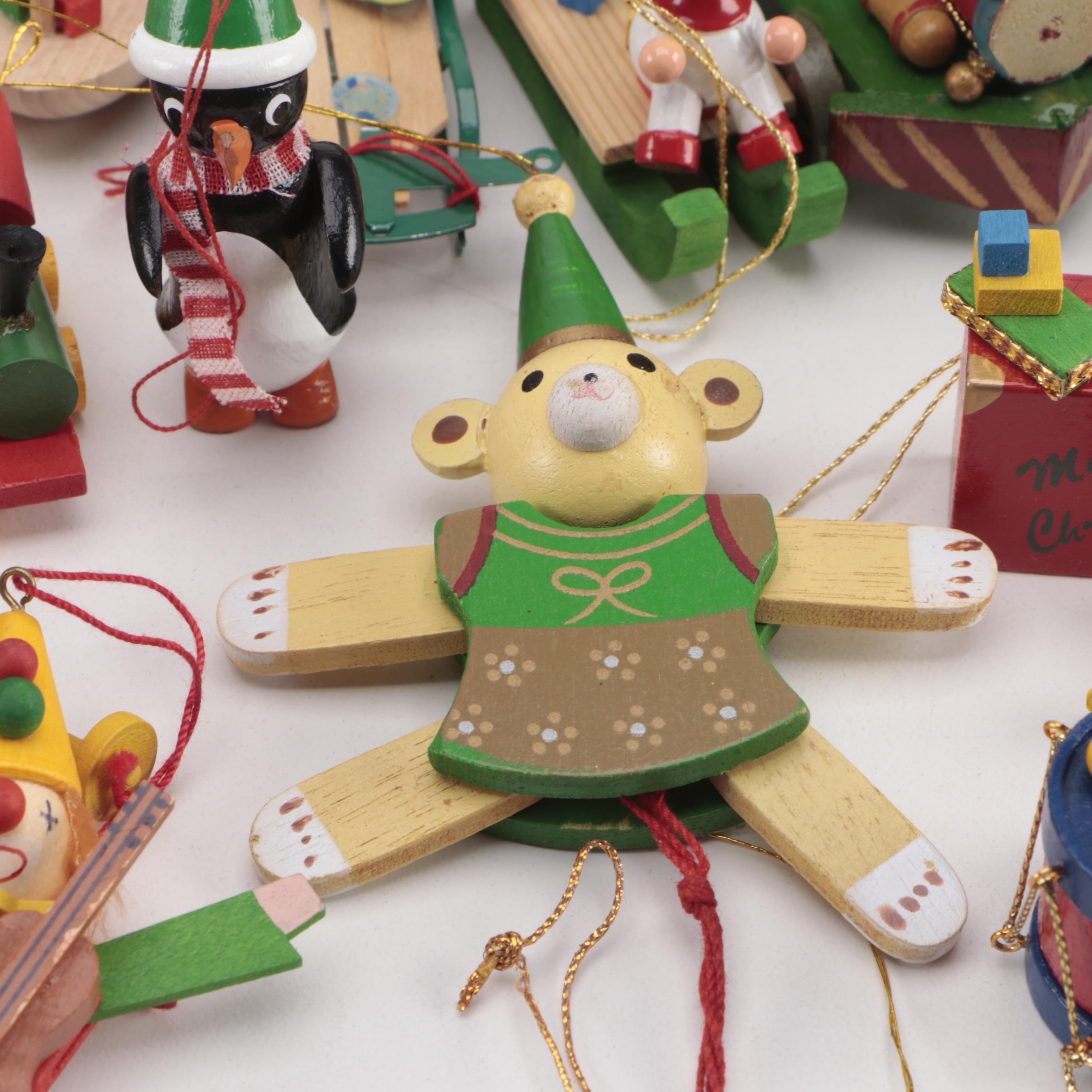 Russian Folk Art with Pulley Puppets and Other Ornaments | EBTH