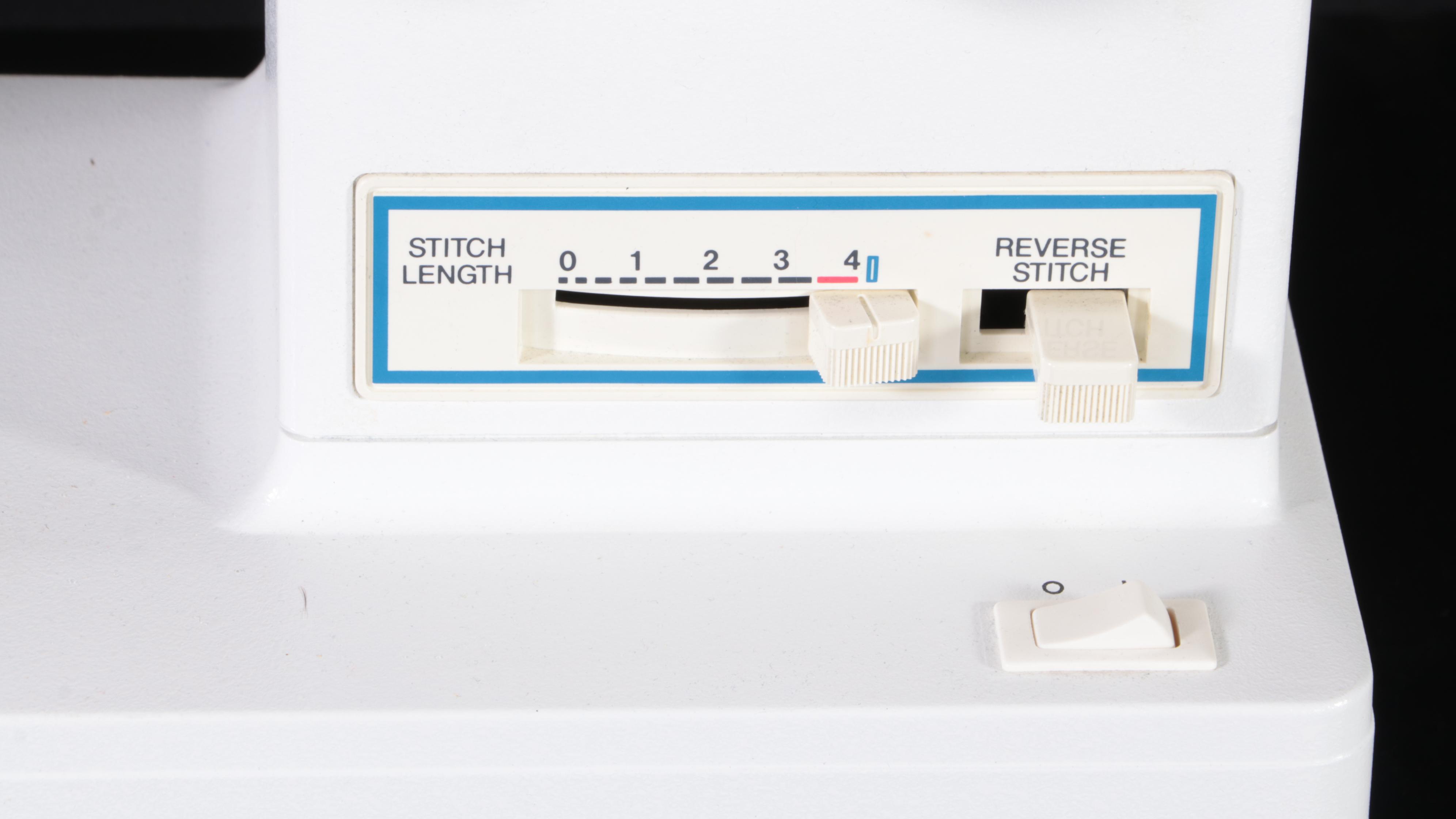 Singer Model 9032 Portable Sewing Machine | EBTH