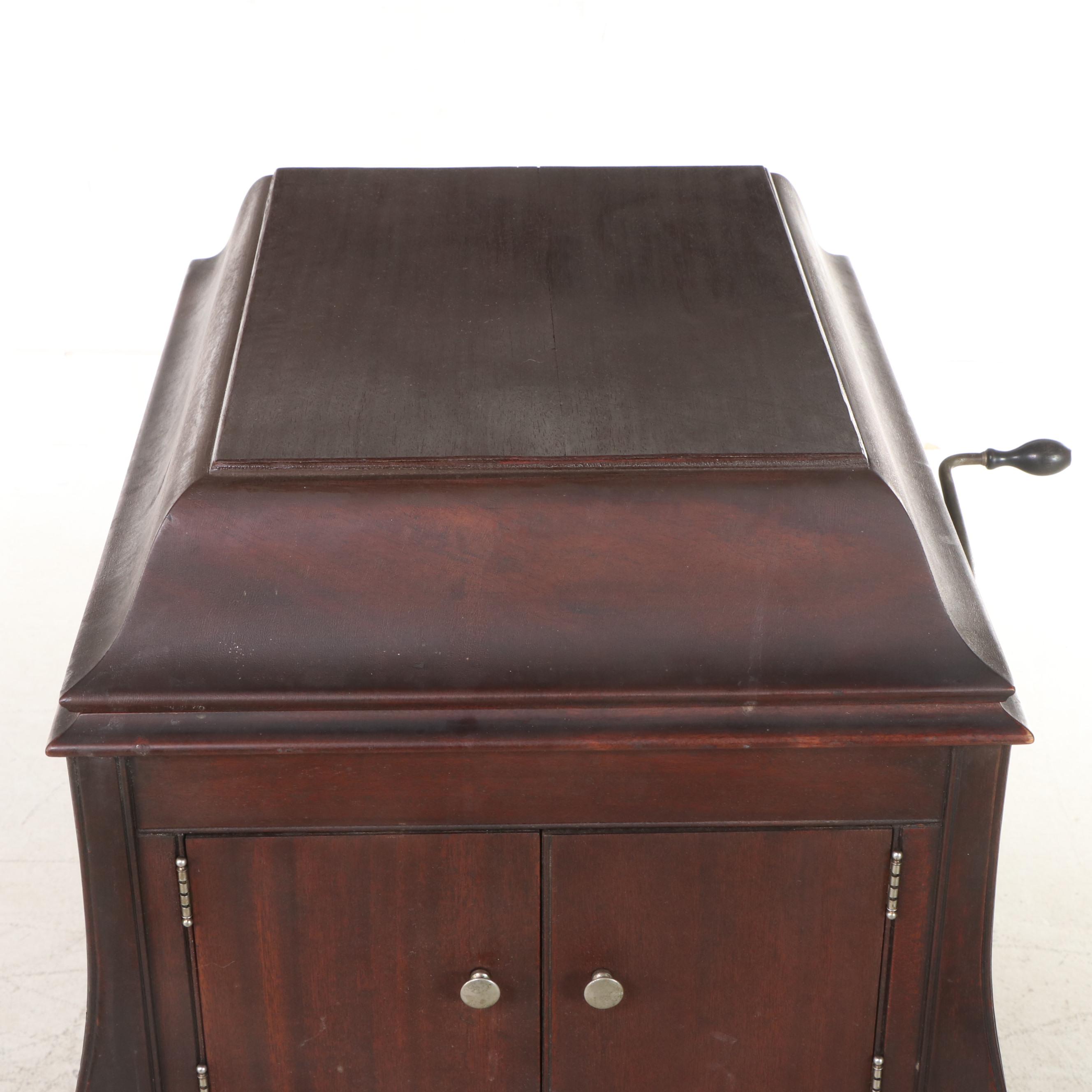 Victor Talking Machine Co. VV-X Victrola Phonograph Cabinet, 1916 | EBTH