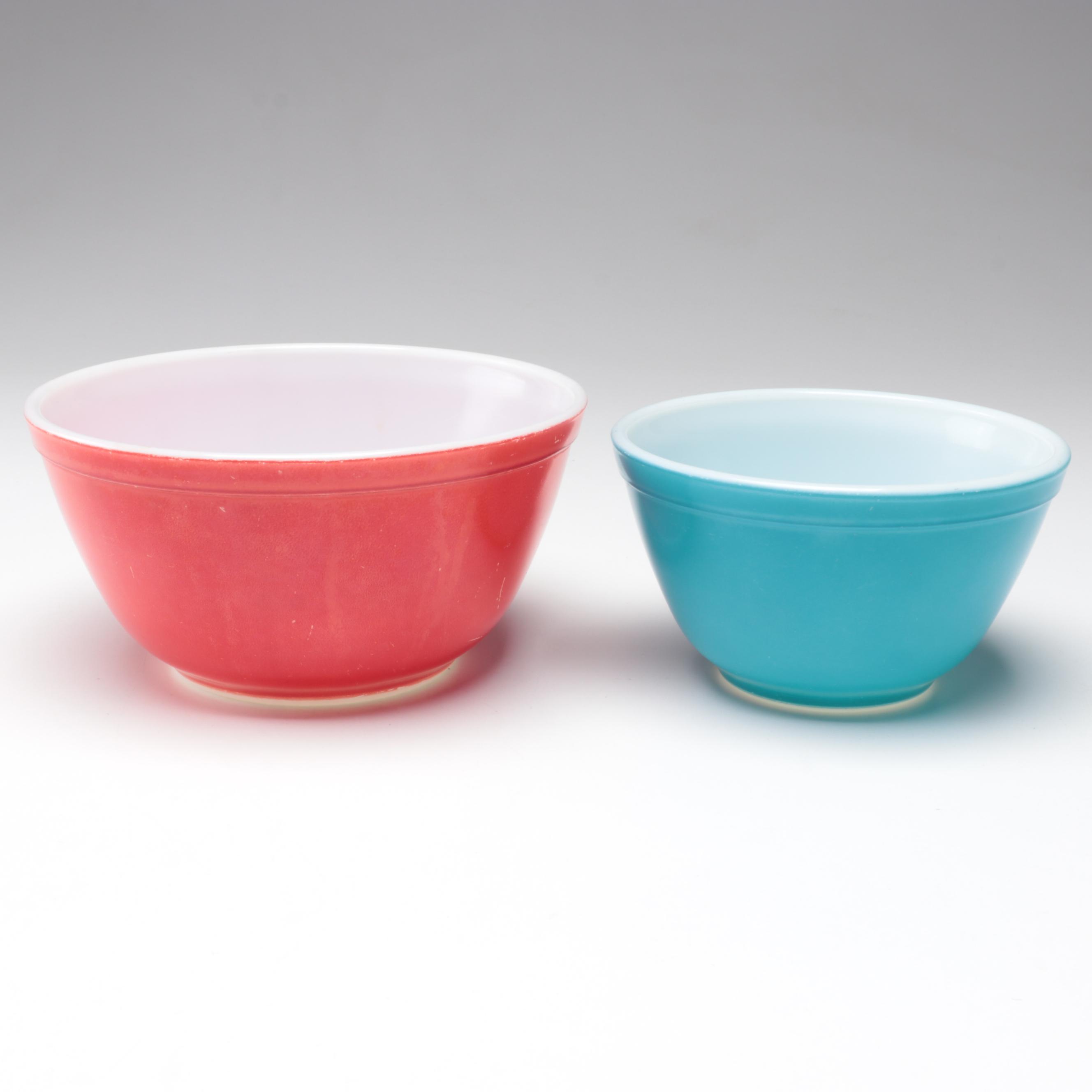 Pyrex "Primary Colors" Mixing Bowls with Pyrex Refrigerator Dishes | EBTH