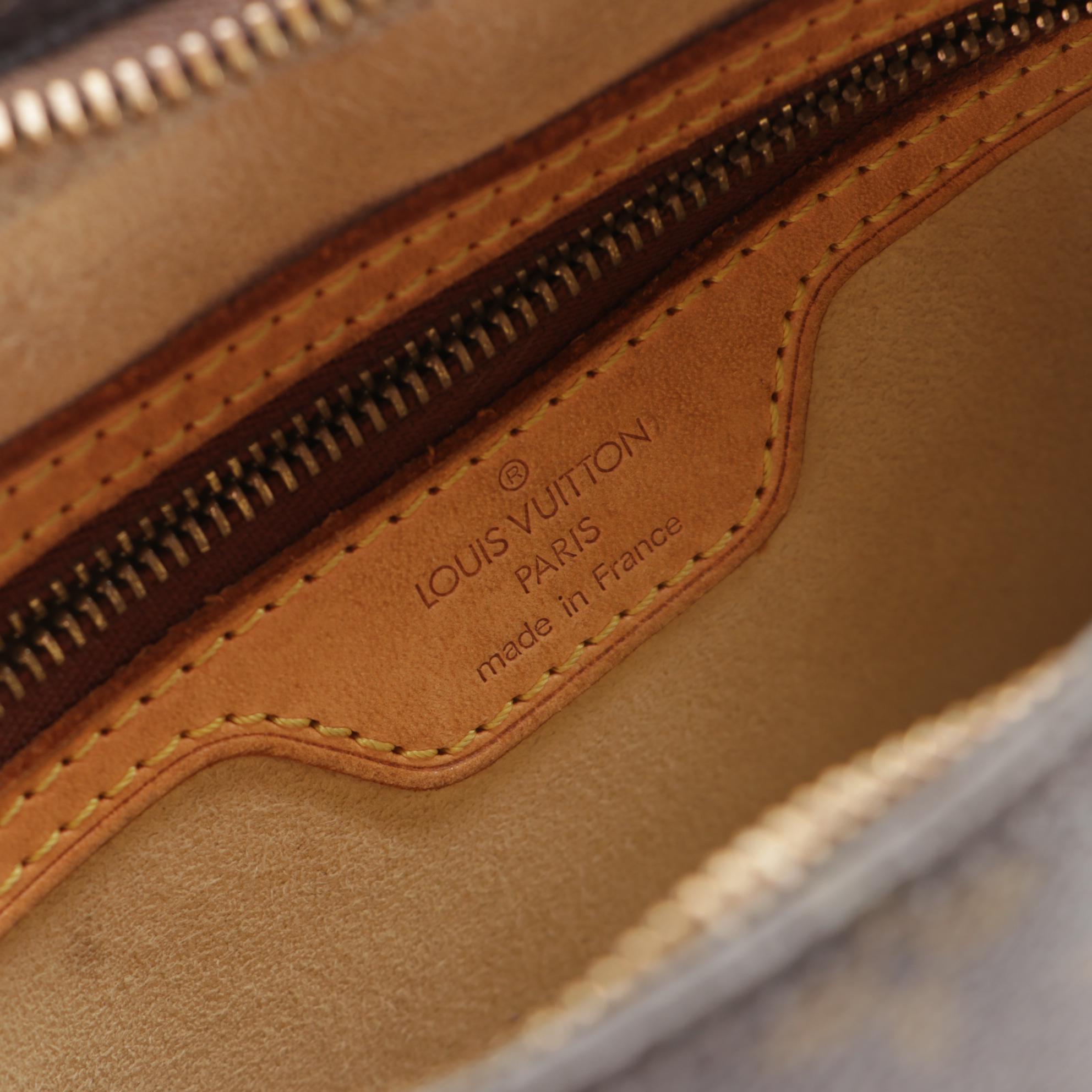 Louis Vuitton Looping MM Shoulder Bag in Monogram Canvas and Vachetta ...