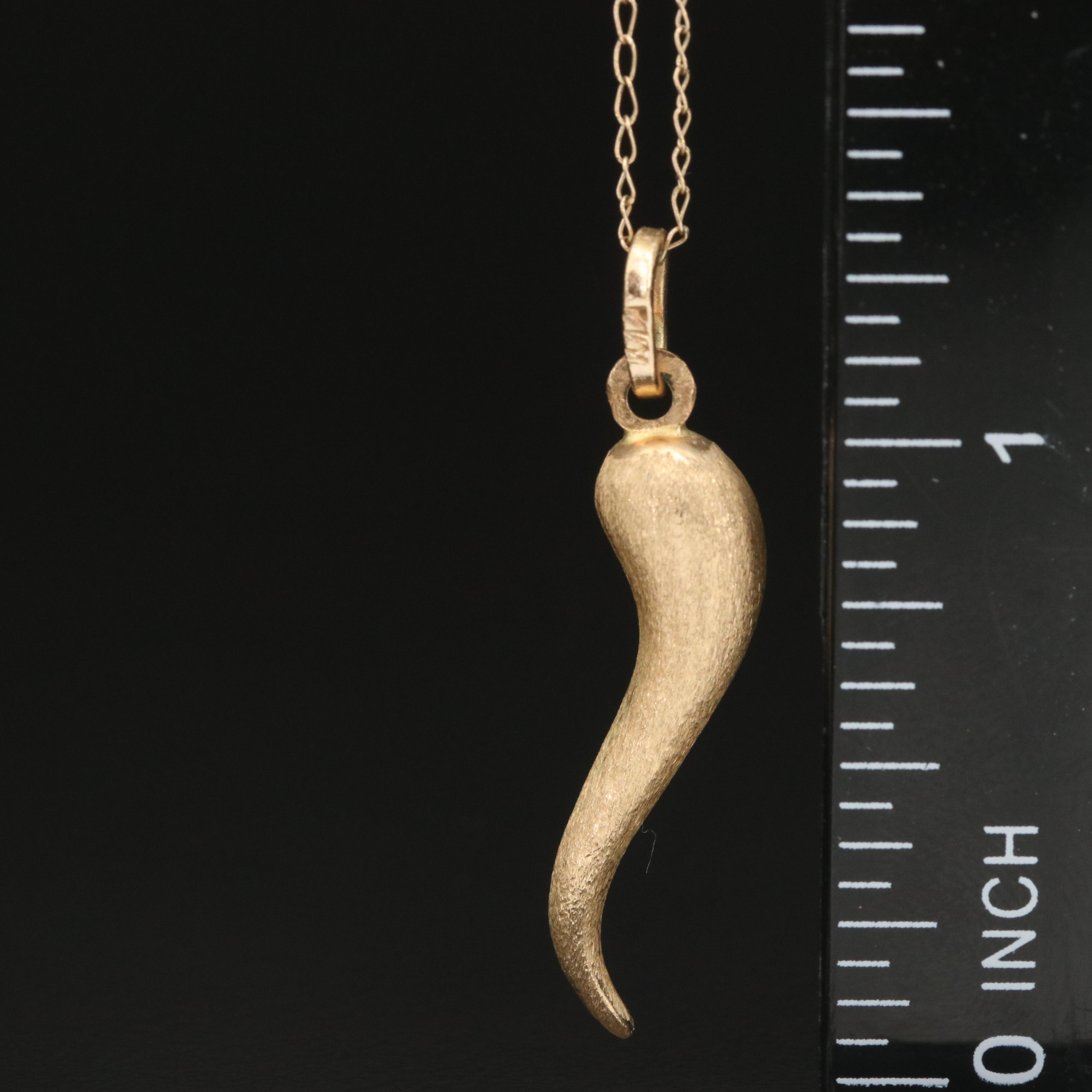 Italian 14K Cornicello Pendant Necklace | EBTH