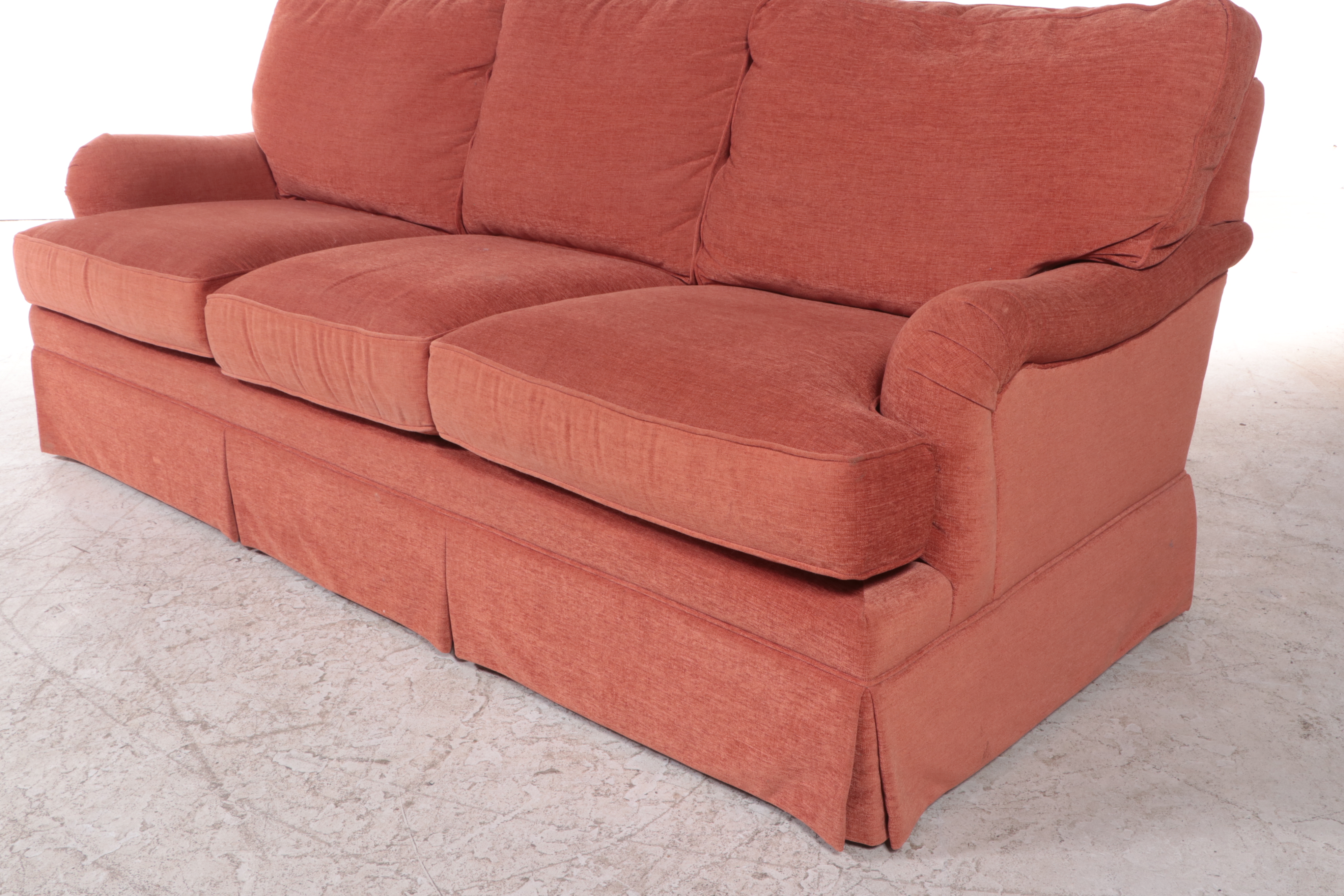Thomasville Skirted Three-Seat Roll-Arm Sofa | EBTH