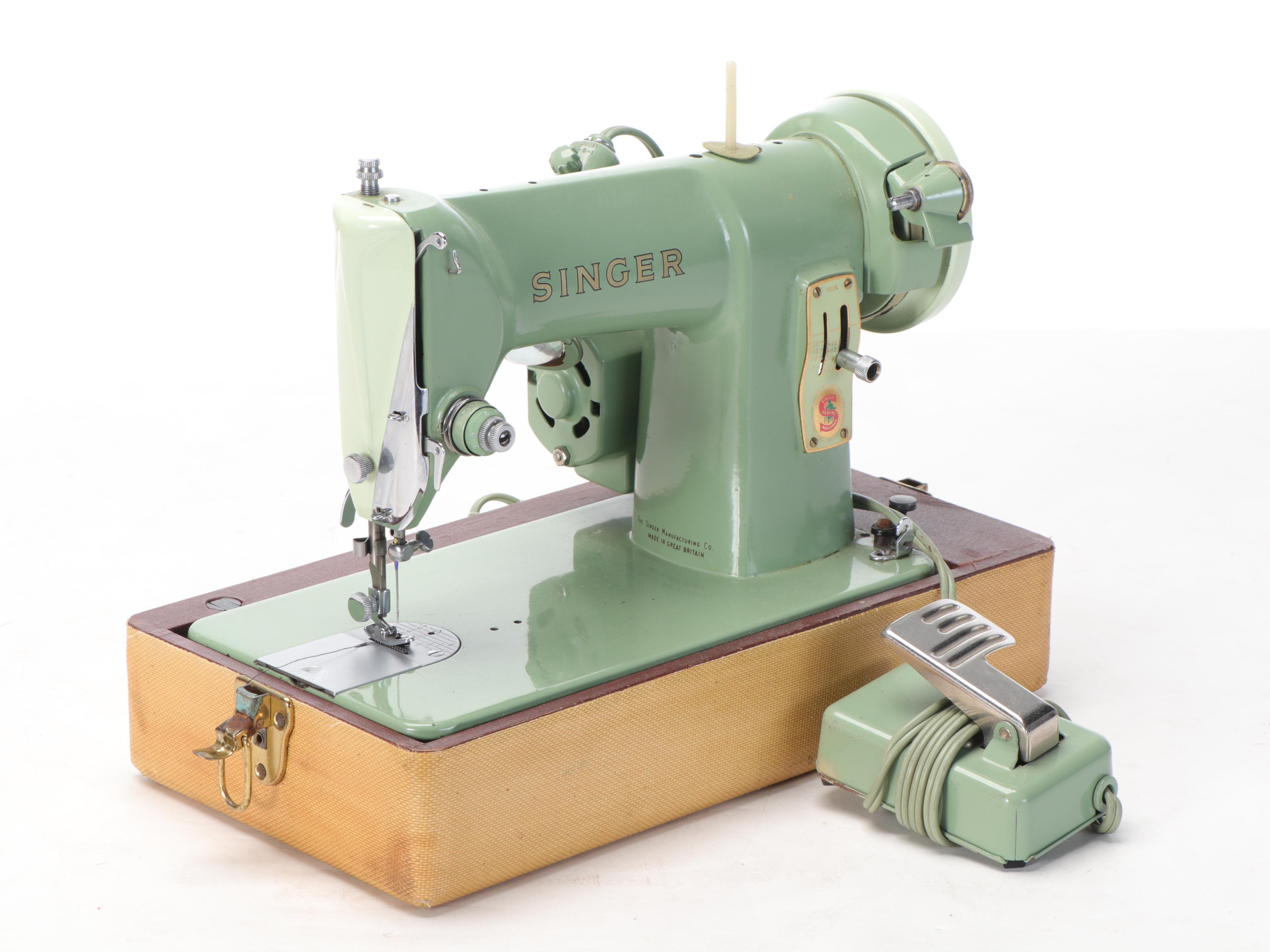 Singer Model 185K Mint Green Enamel Sewing Machine, Mid-20th Century | EBTH