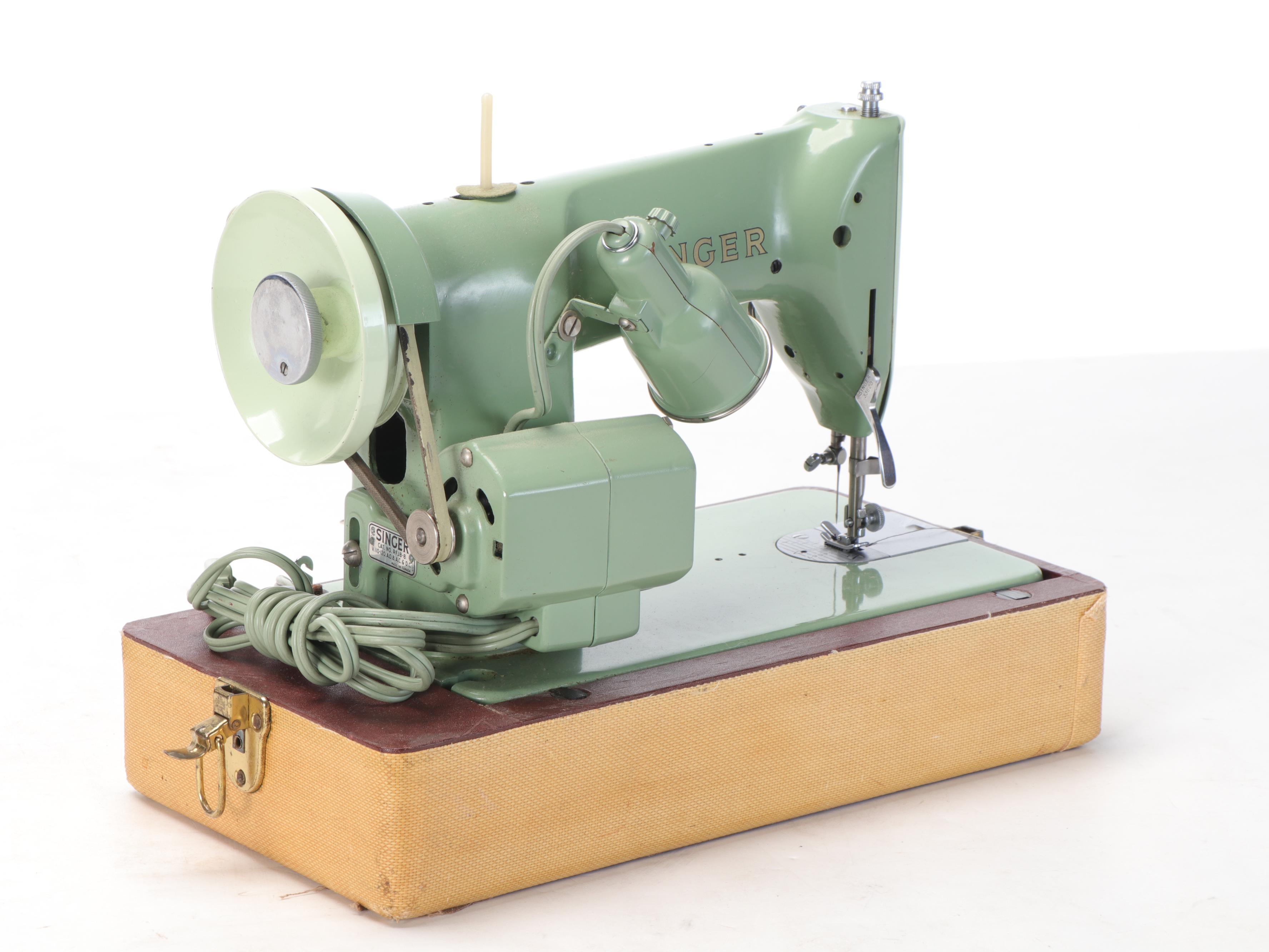Singer Model 185K Mint Green Enamel Sewing Machine, Mid-20th Century | EBTH