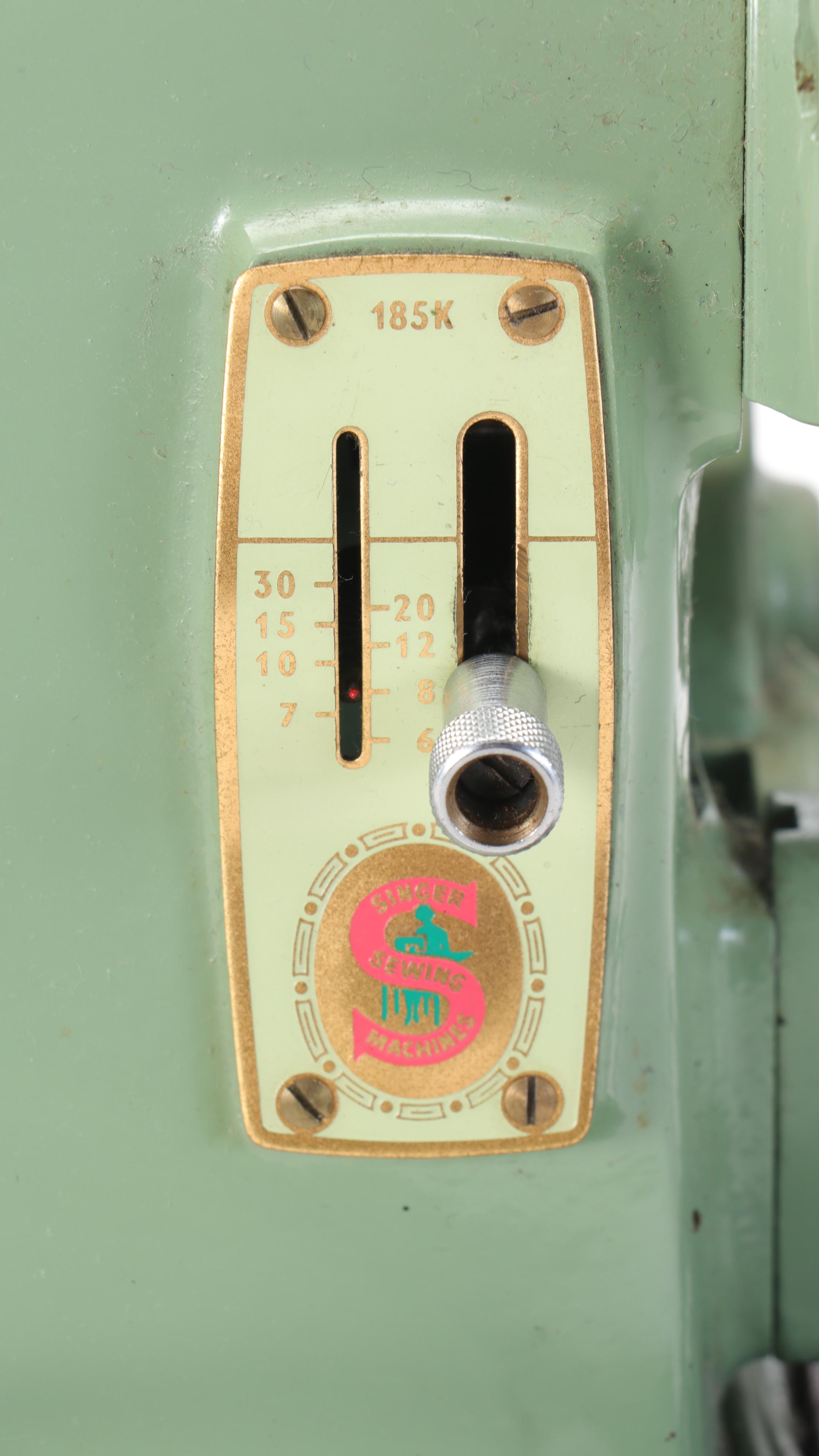 Singer Model 185K Mint Green Enamel Sewing Machine, Mid-20th Century | EBTH
