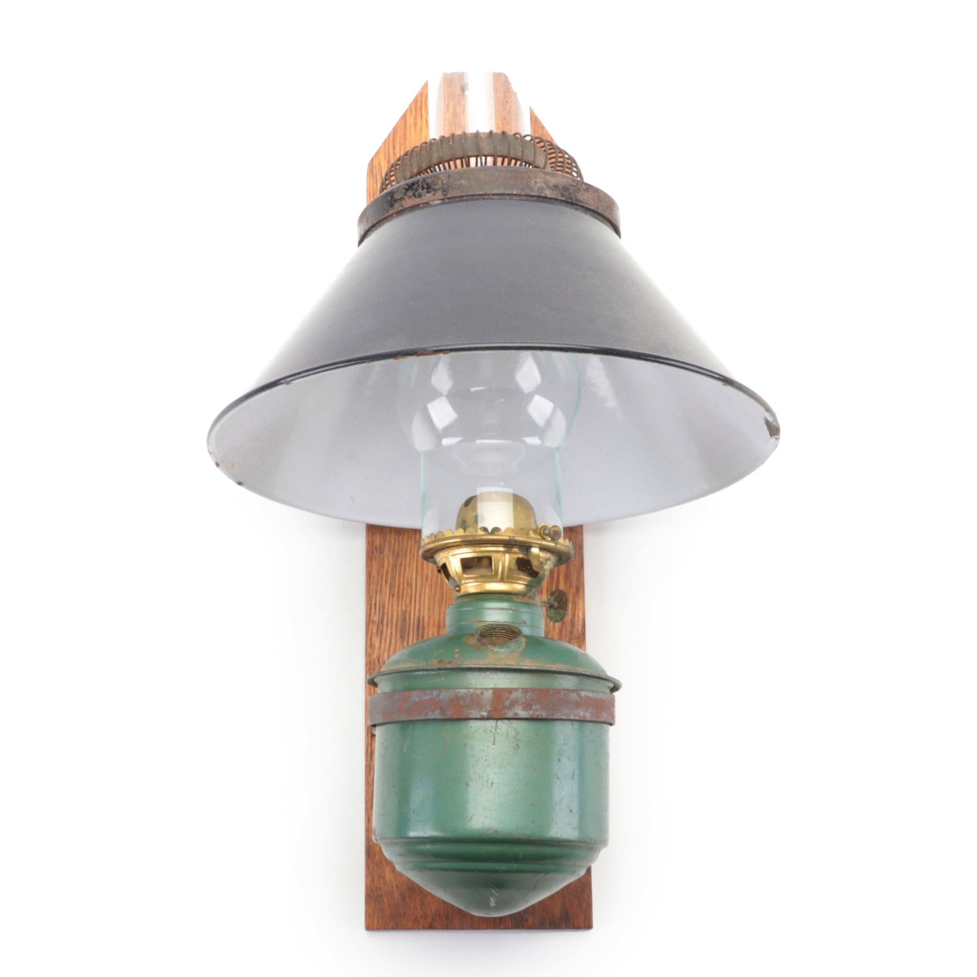 Plume & Atwood Enameled Metal Railroad Train Car Lantern | EBTH