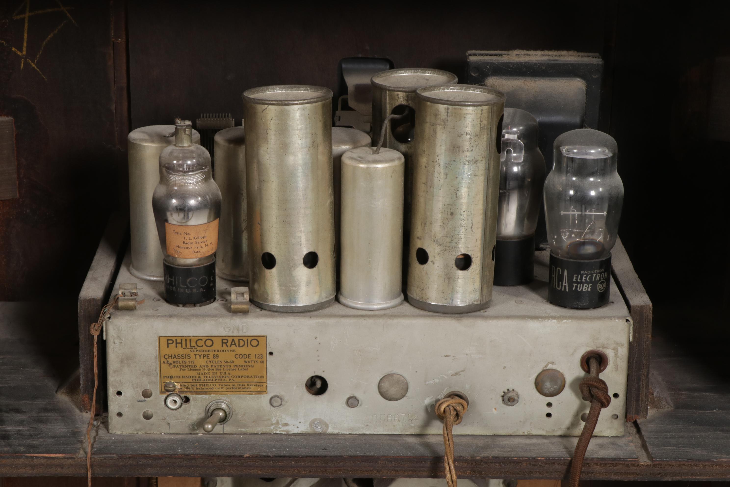 Philco Model 89L Tube Radio in Art Deco Mahogany Lowboy Cabinet, 1930s ...