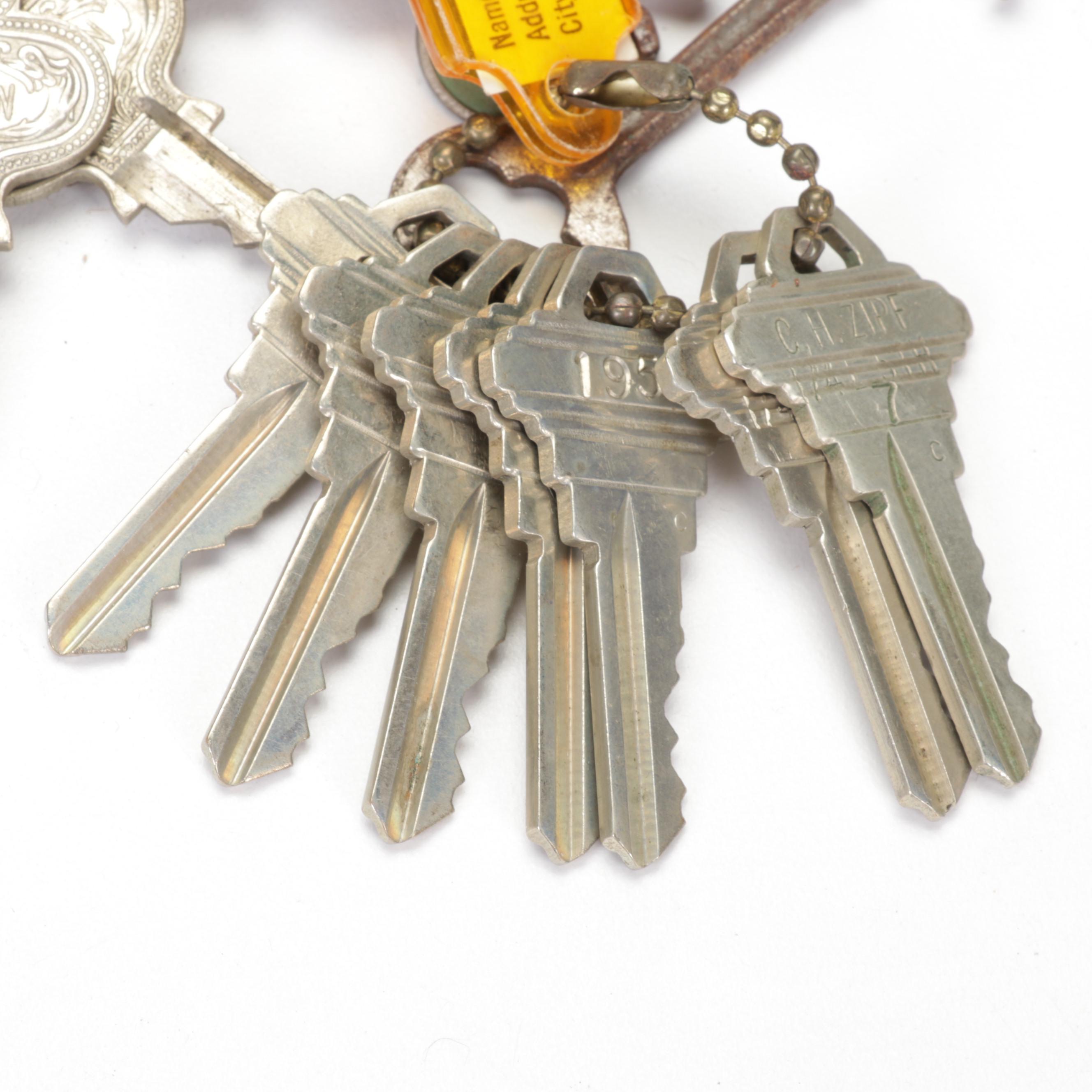 Skeleton Keys and Other Metal Keys and Key Rings | EBTH