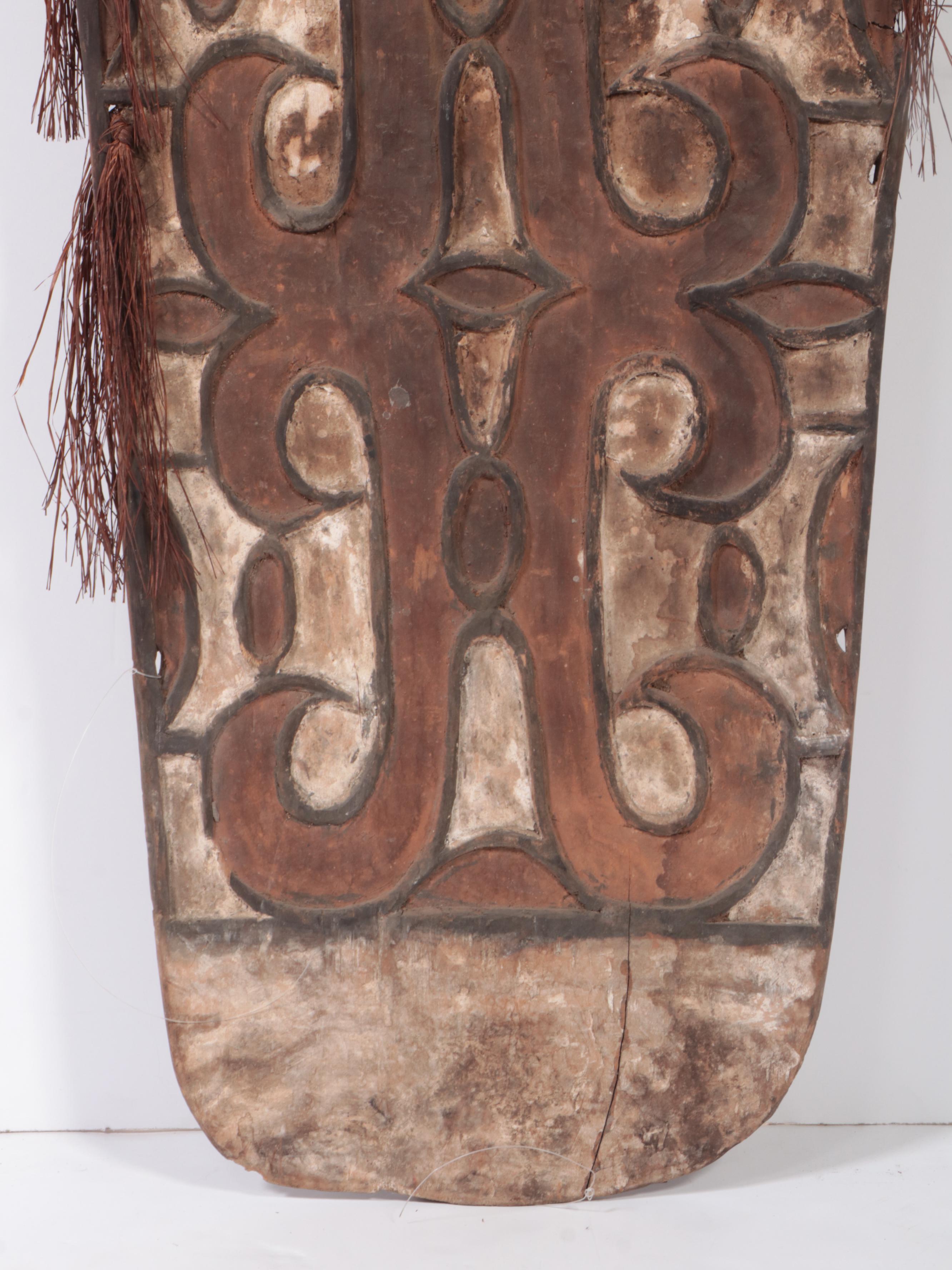 Asmat War Shield Polychrome Hand-Carved Wood, Papua New Guinea | EBTH