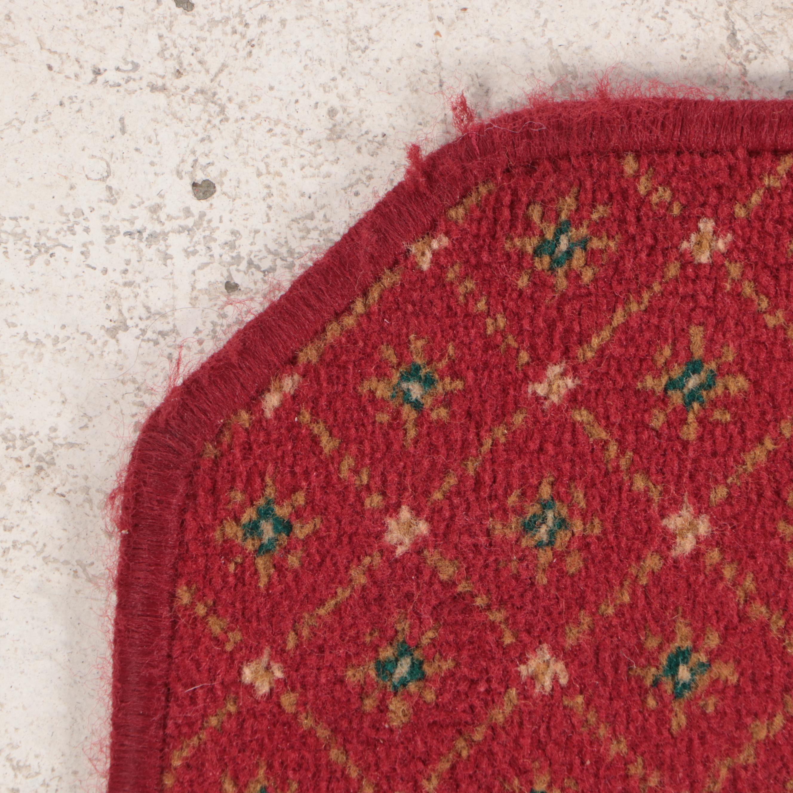 Machine Made Custom Shaped Area Rug | EBTH