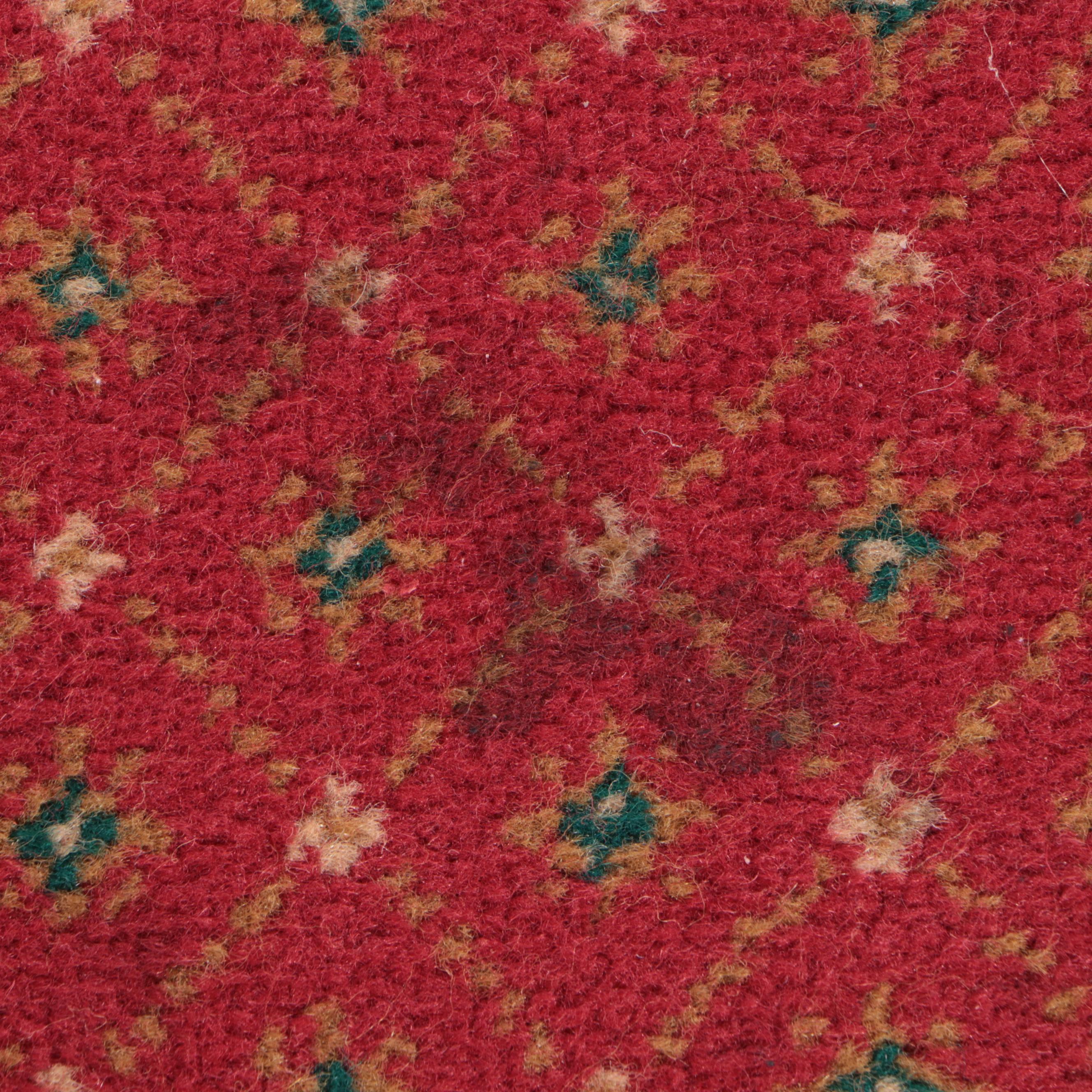 Machine Made Custom Shaped Area Rug | EBTH