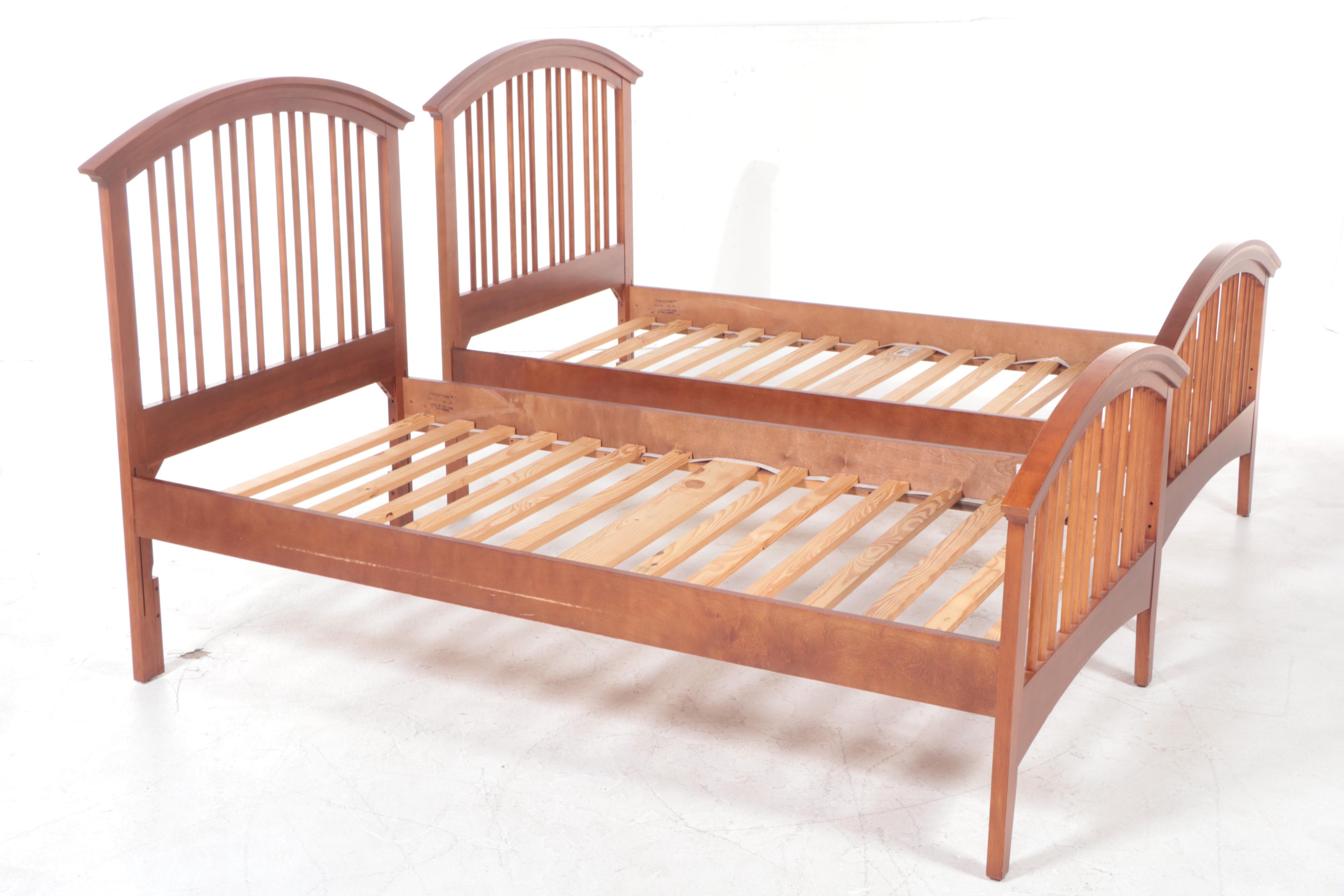 Pair of Stanley Furniture Arts and Crafts Style Twin Size Bed Frames | EBTH