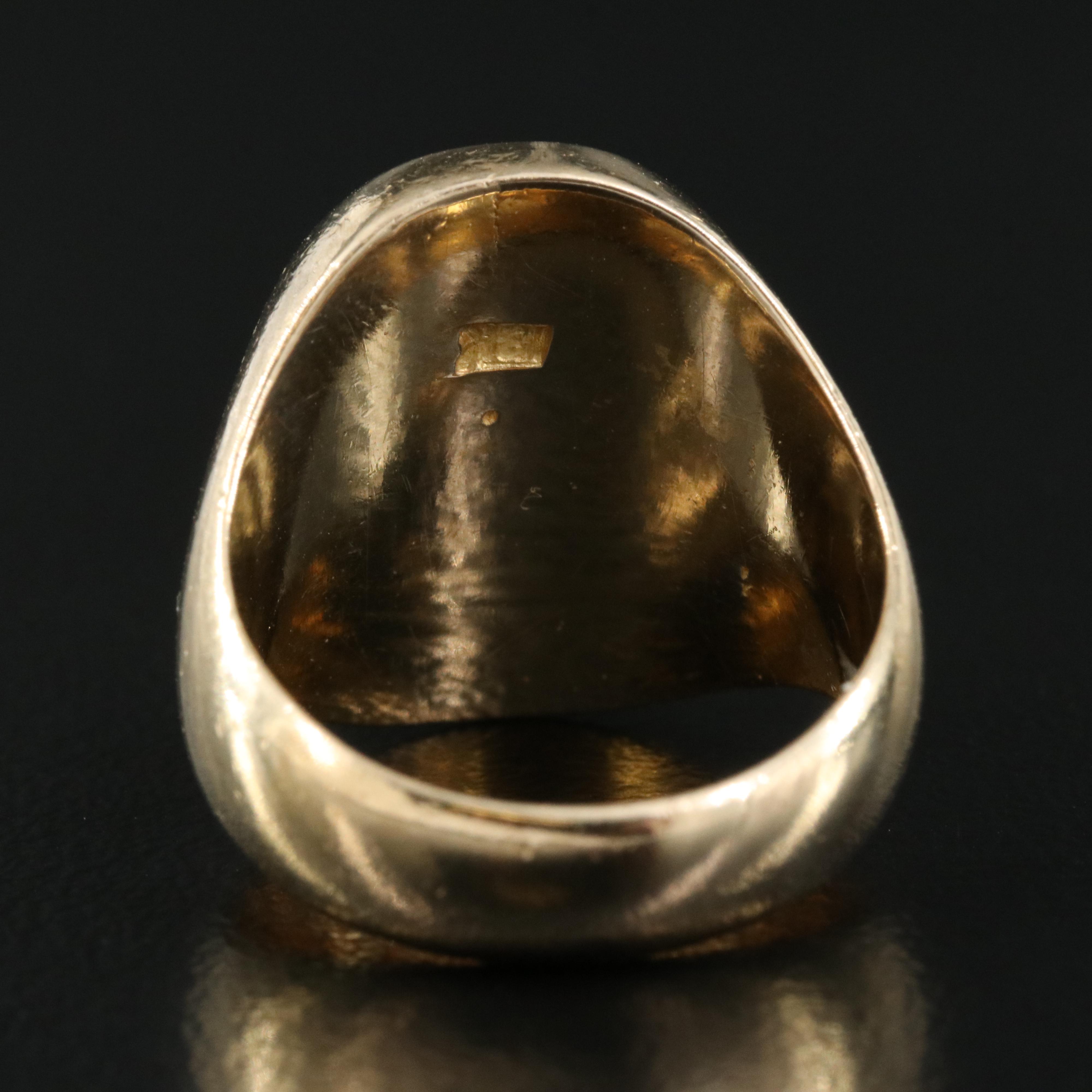 Vintage 18K Heraldic Signet Ring | EBTH