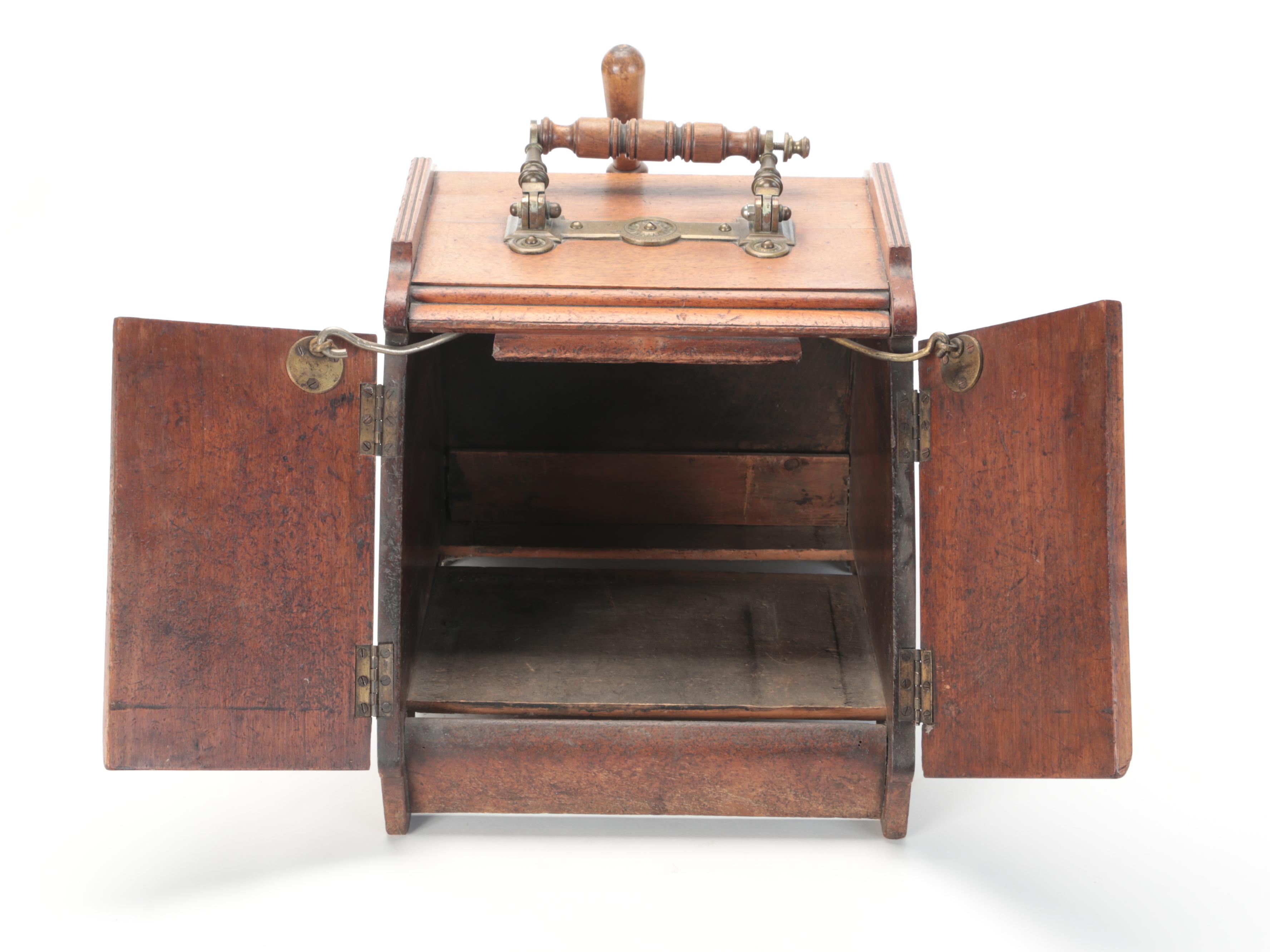 English Aesthetic Movement Oak and Brass Coal Scuttle | EBTH