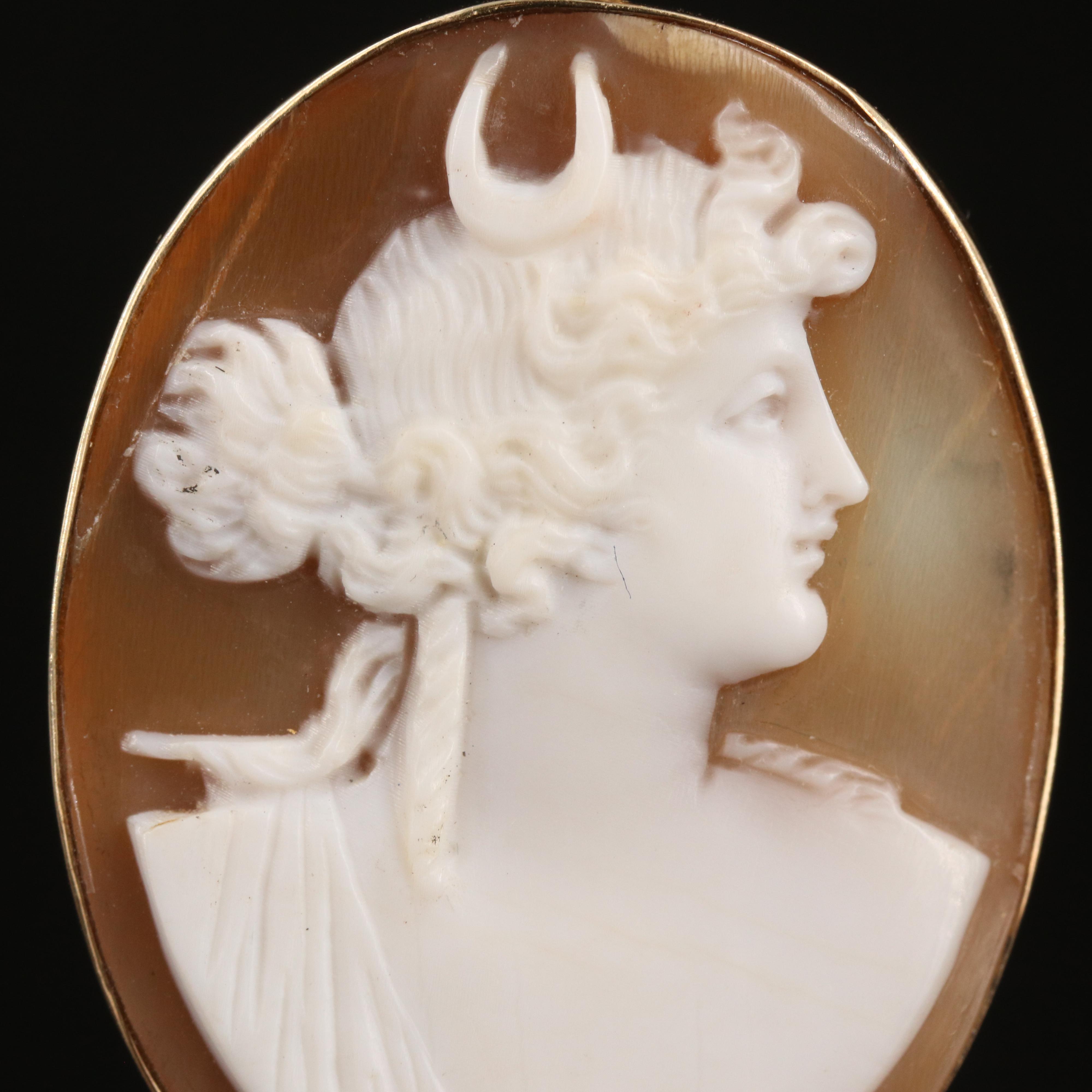 Antique 14K Shell Diana Cameo Pendant | EBTH