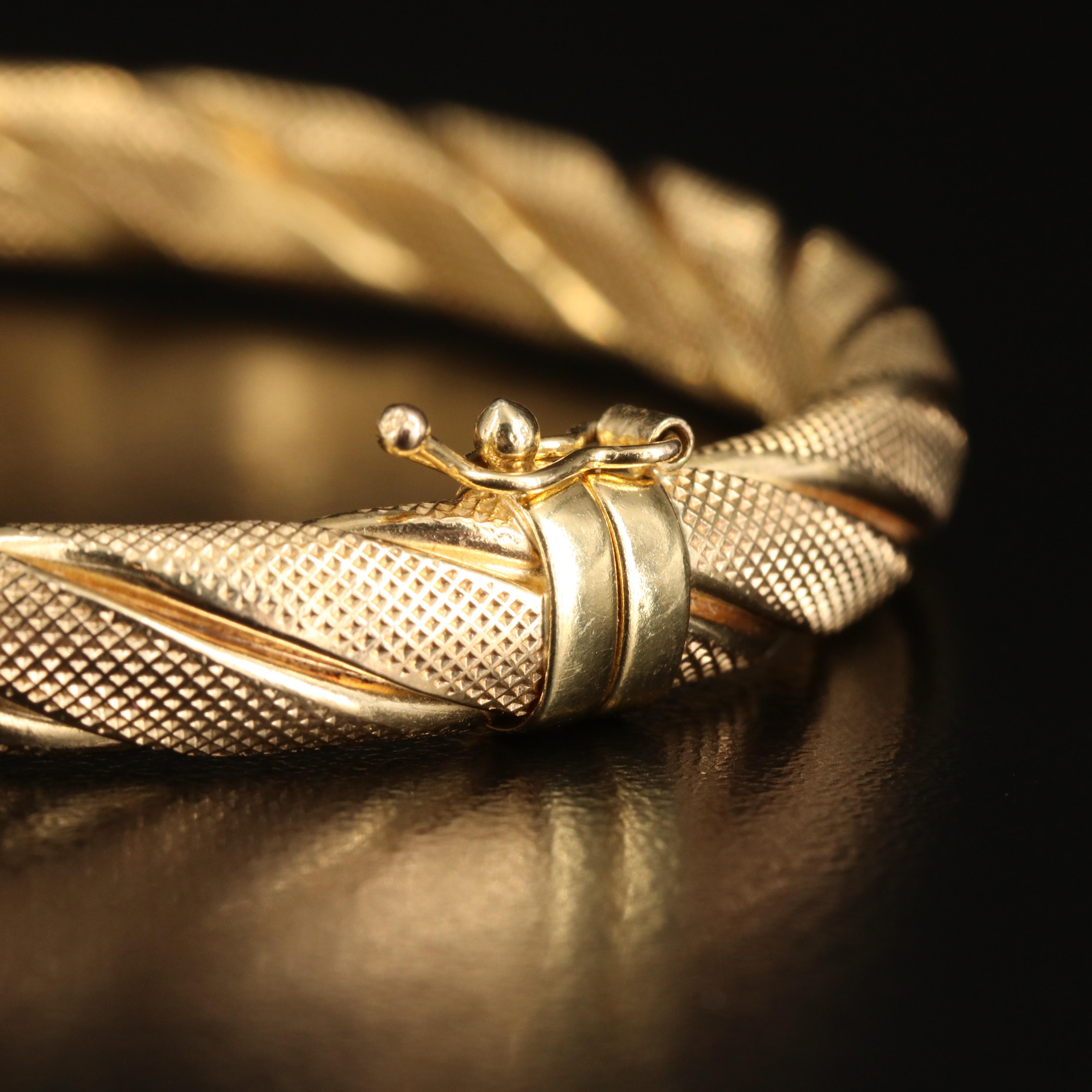 Italian 14K Fluted Hinged Bangle | EBTH