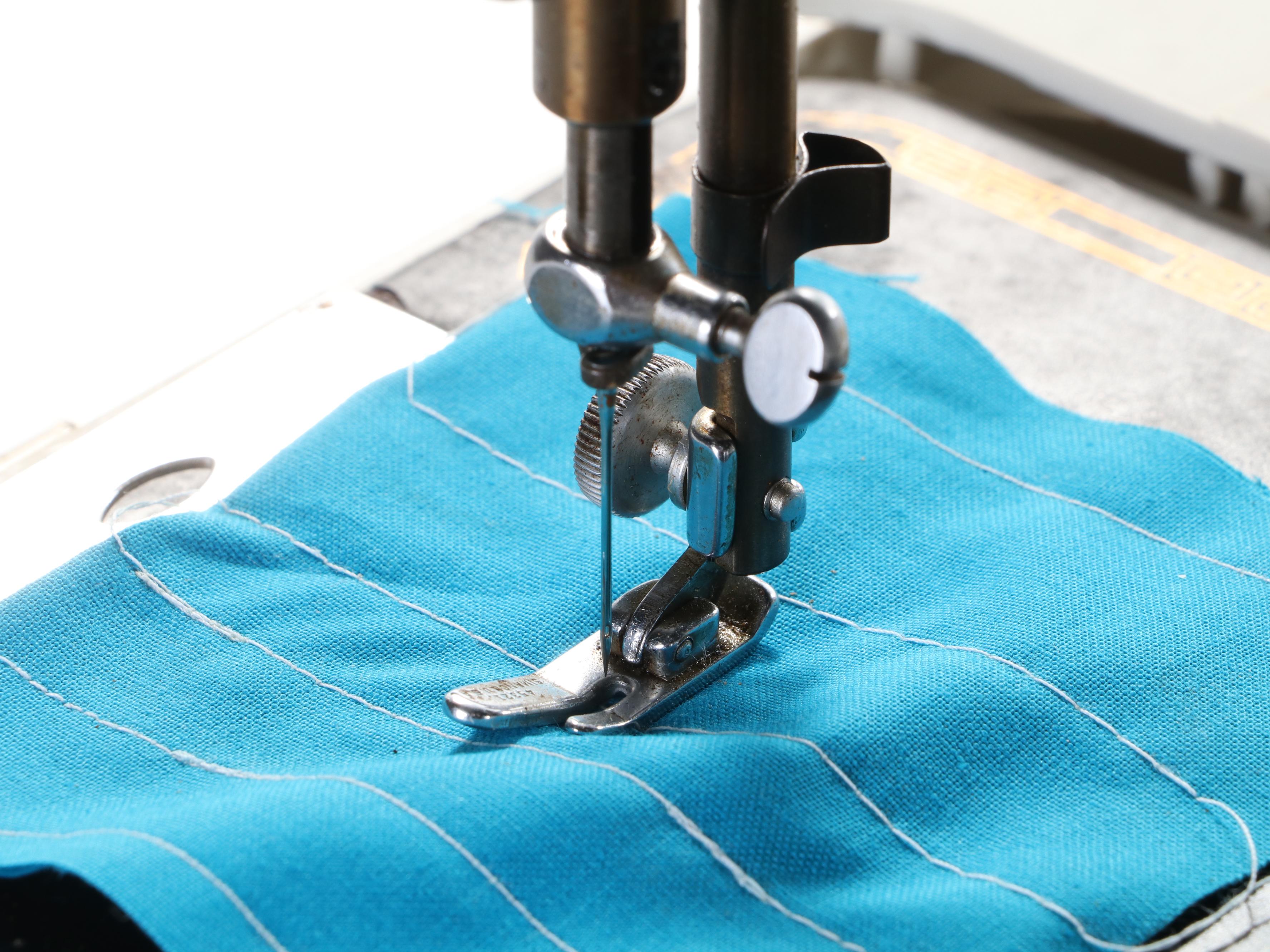 Singer Model 201 Electric Sewing Machine with Case, 1941 | EBTH