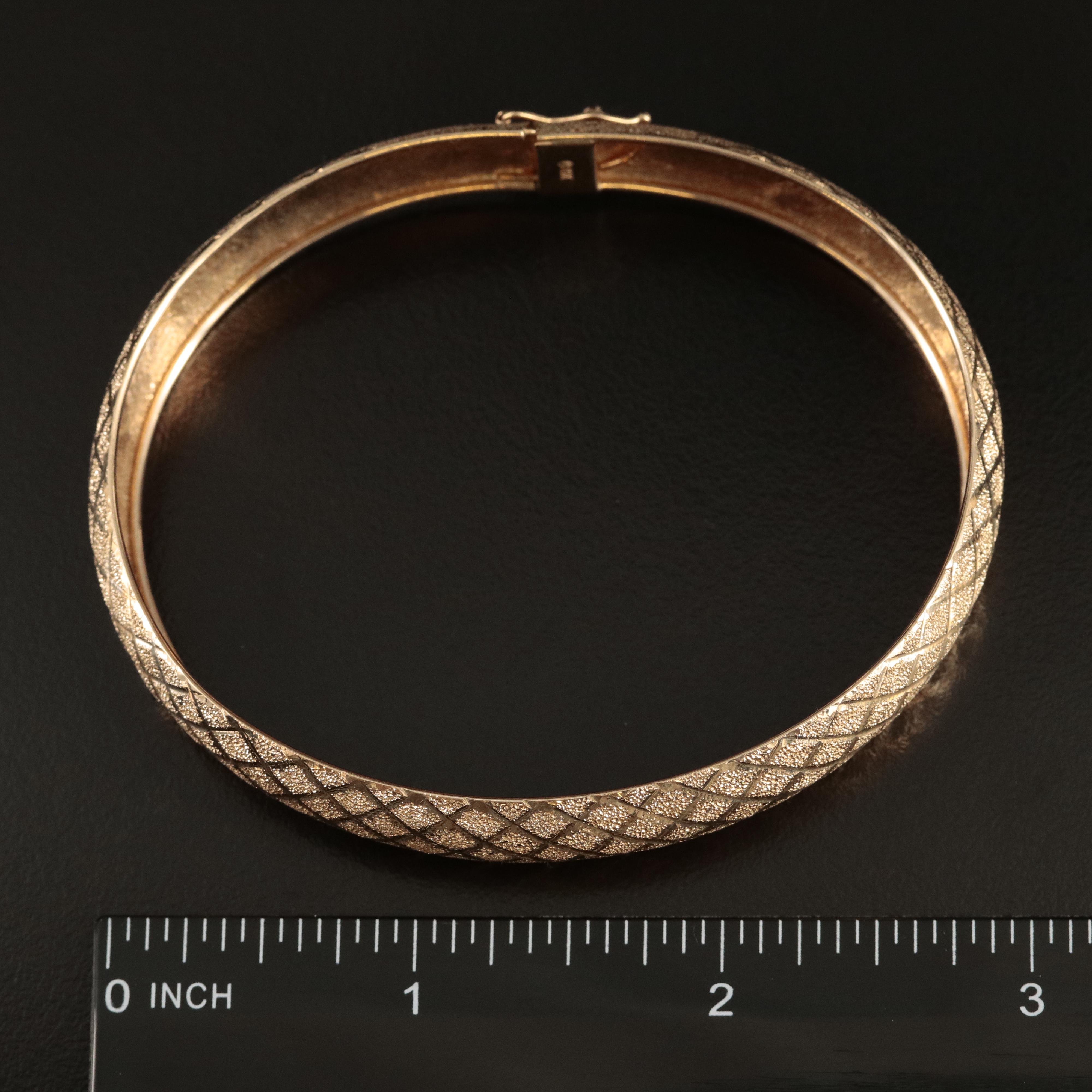 10K Lattice Patterned Bangle with Stippled Finish | EBTH